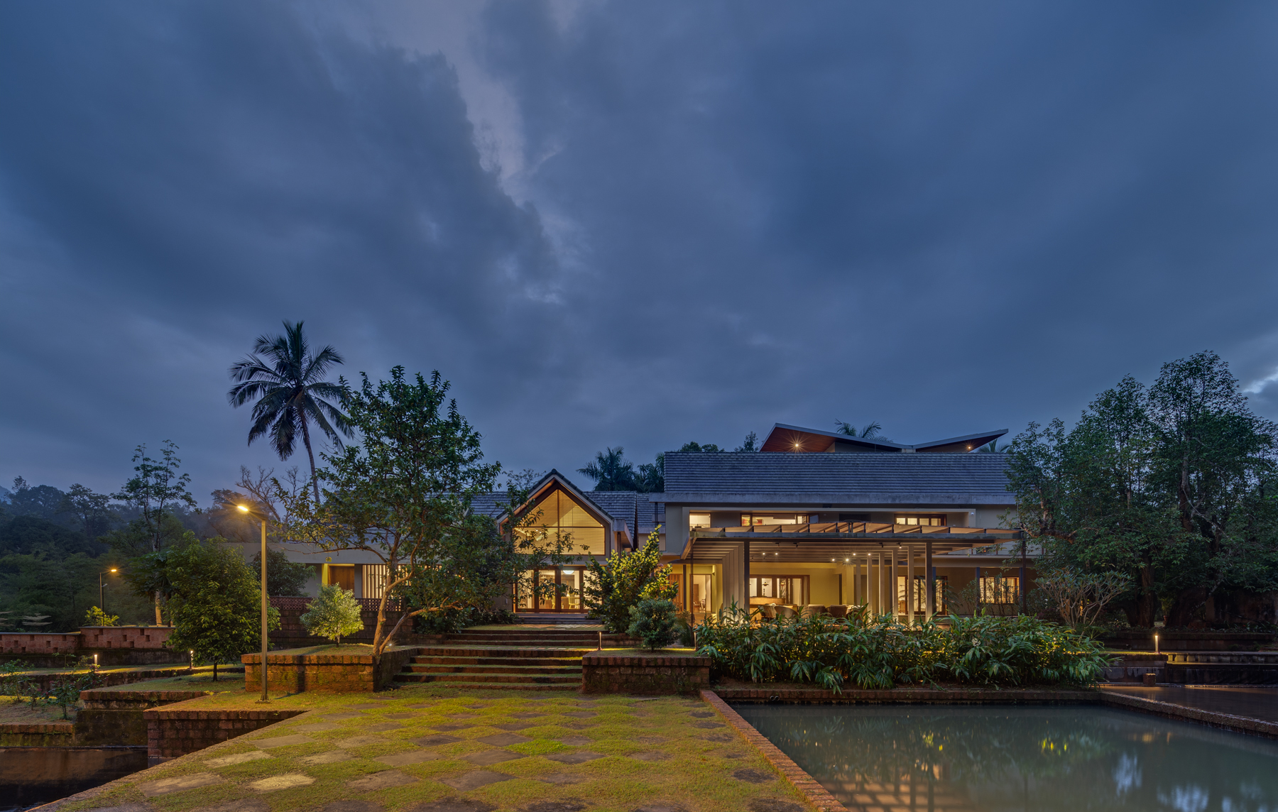 Gallery of Wayanad House / Khosla Associates - 15