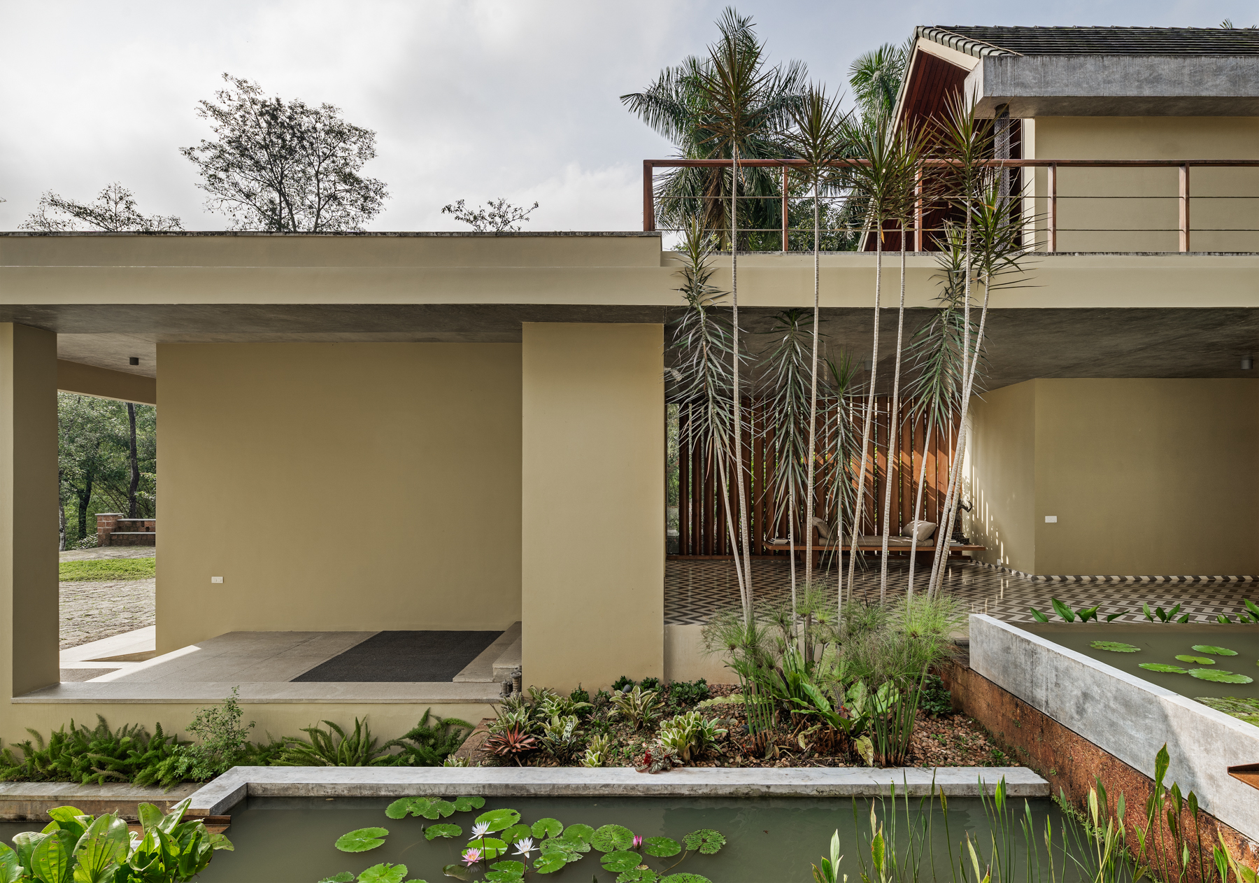 Gallery of Wayanad House / Khosla Associates - 25