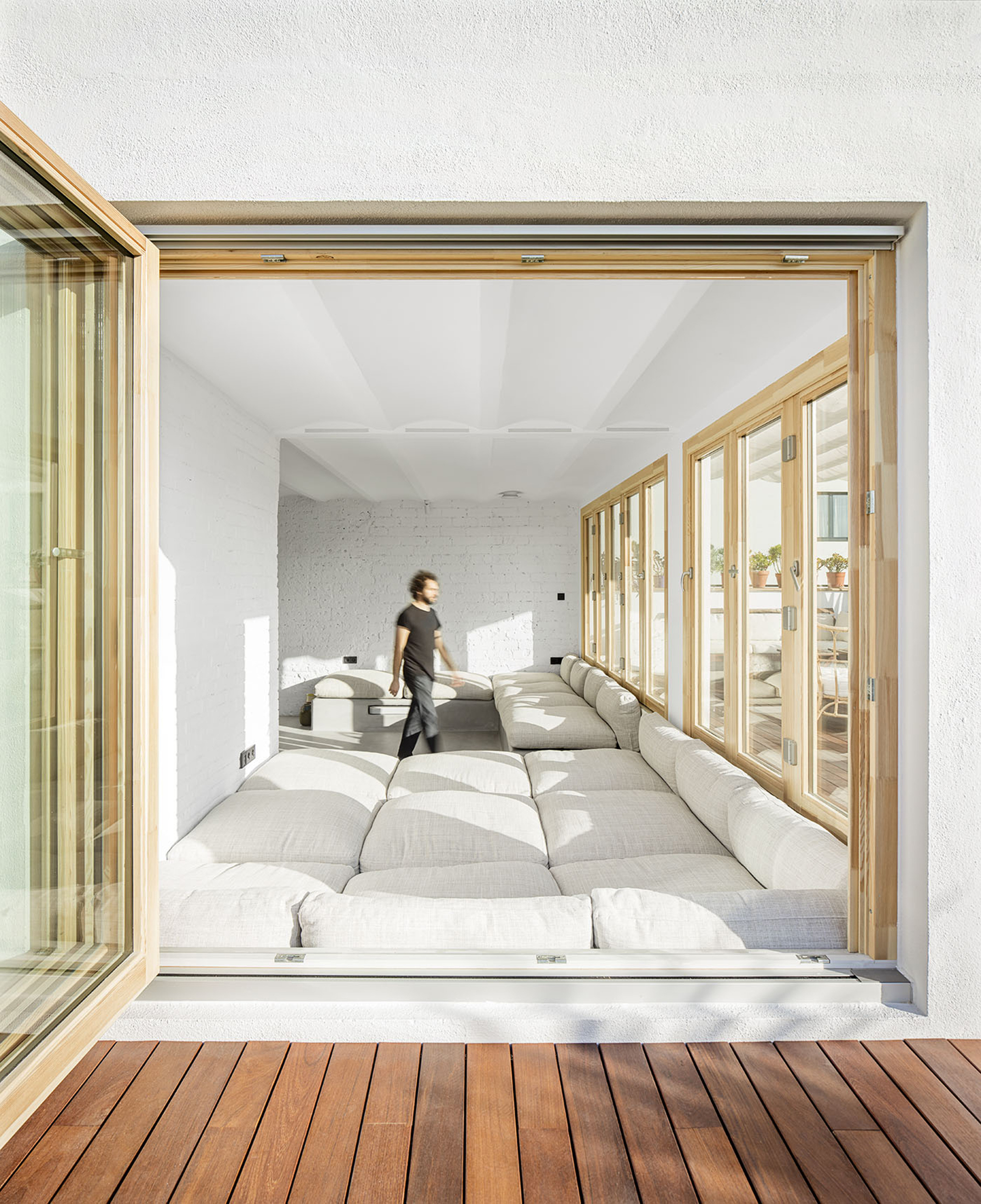 Apartment in the Heart of Poblenou / m-i-r-a architecture | ArchDaily