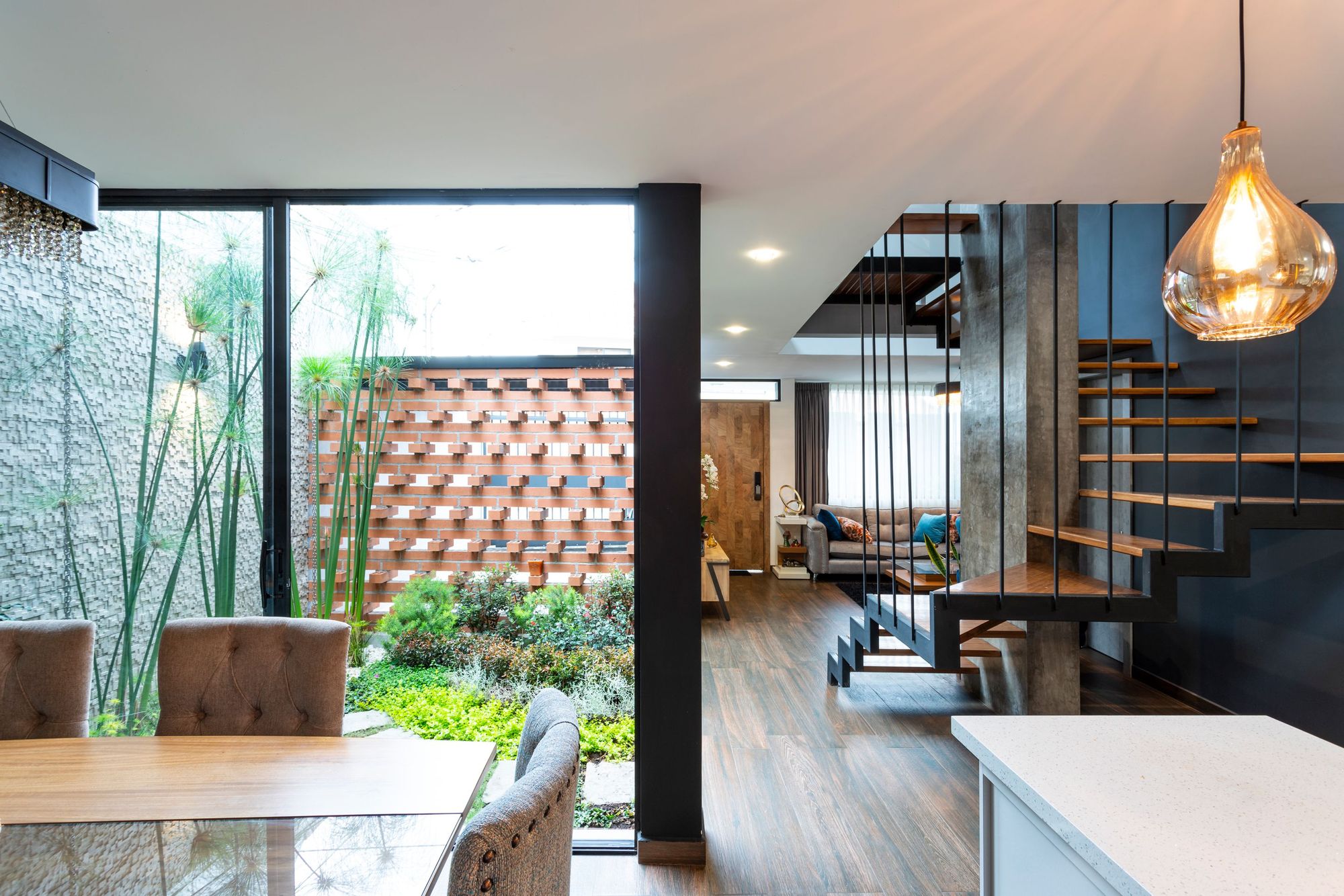 Galería de Casas del sol y la lluvia / Ruptura Morlaca Arquitectura - 3