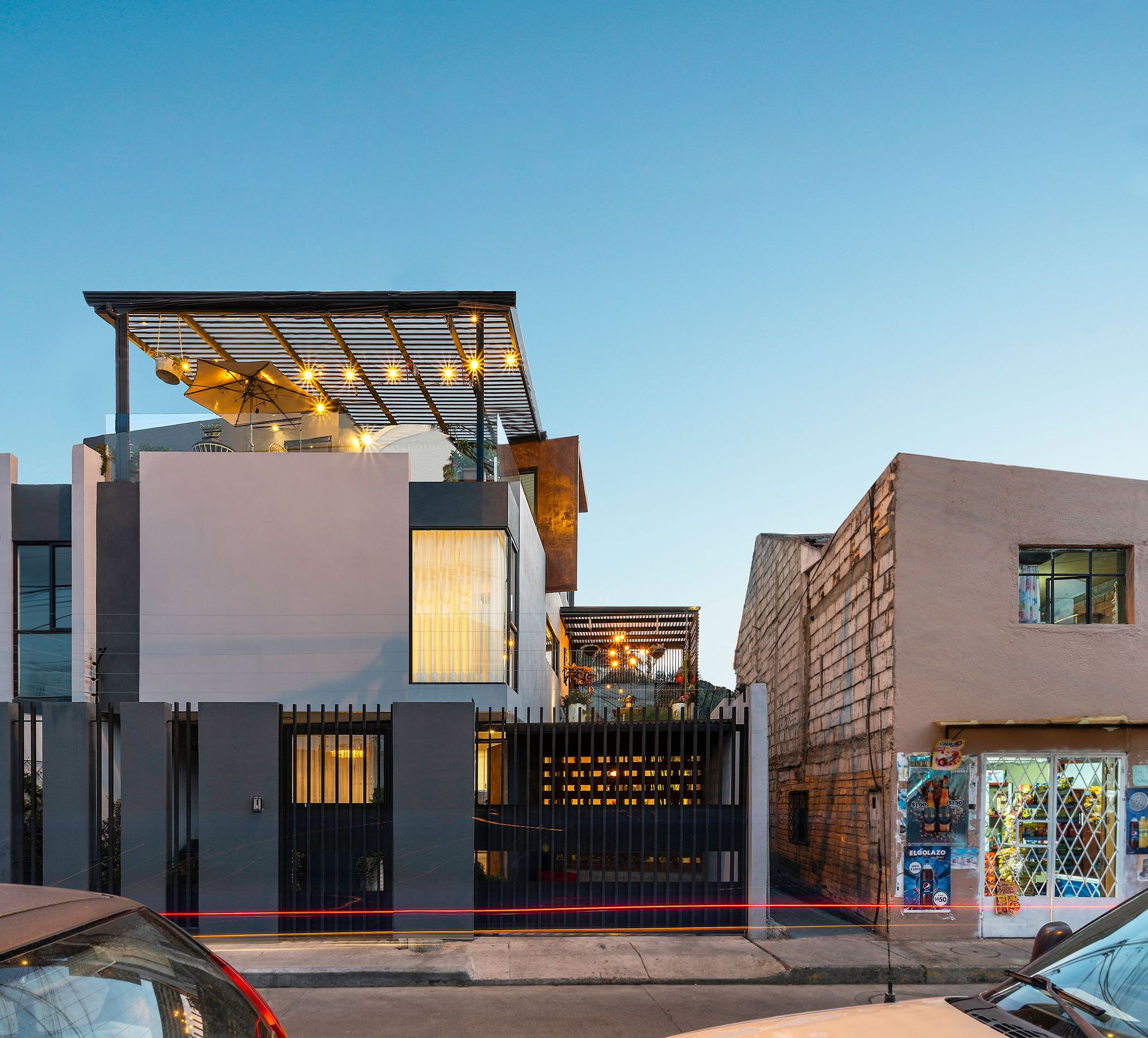 Galería de Casas del sol y la lluvia / Ruptura Morlaca Arquitectura - 1