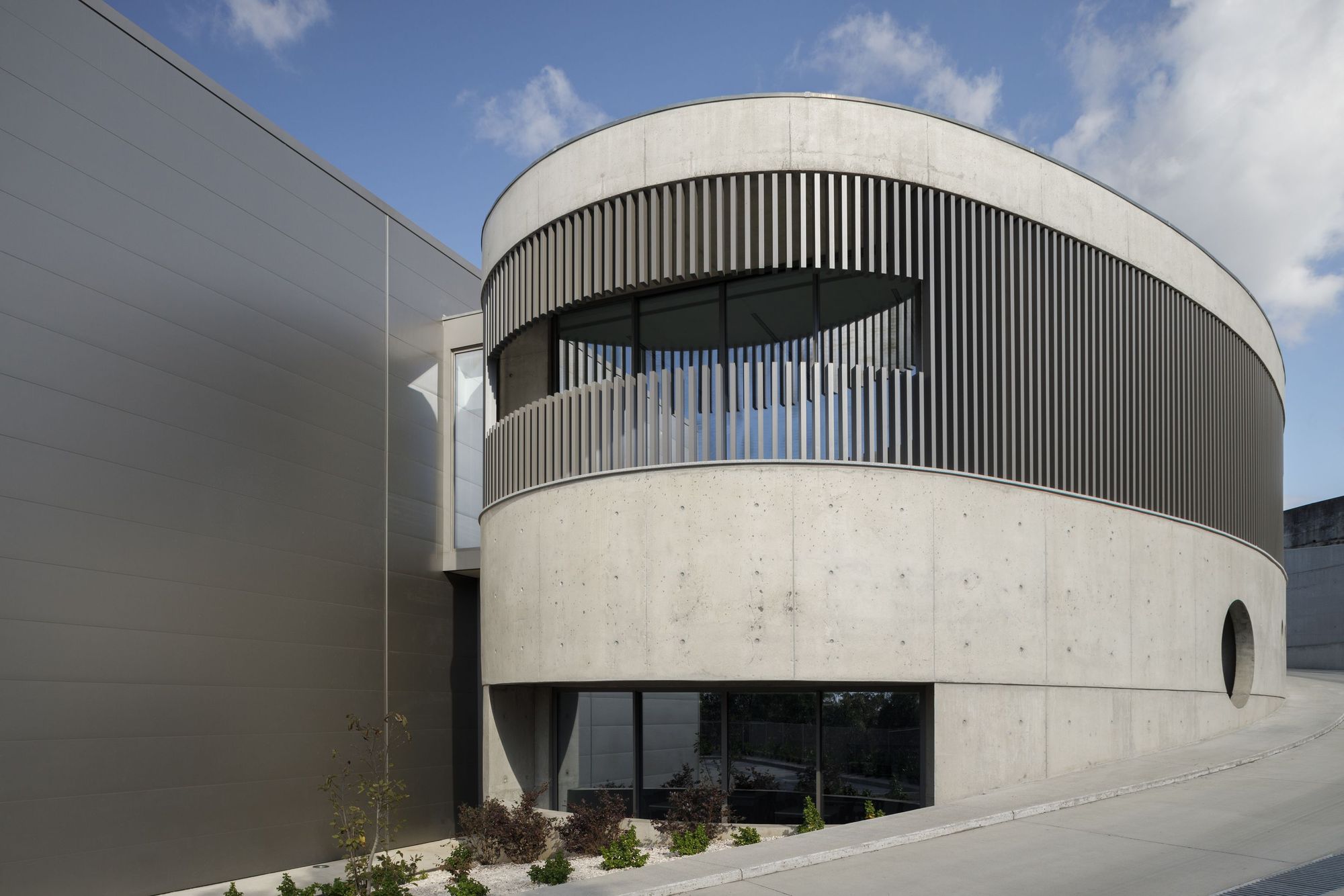 Gallery of Steelform Factory Building / Atelier d’Arquitectura J.A ...
