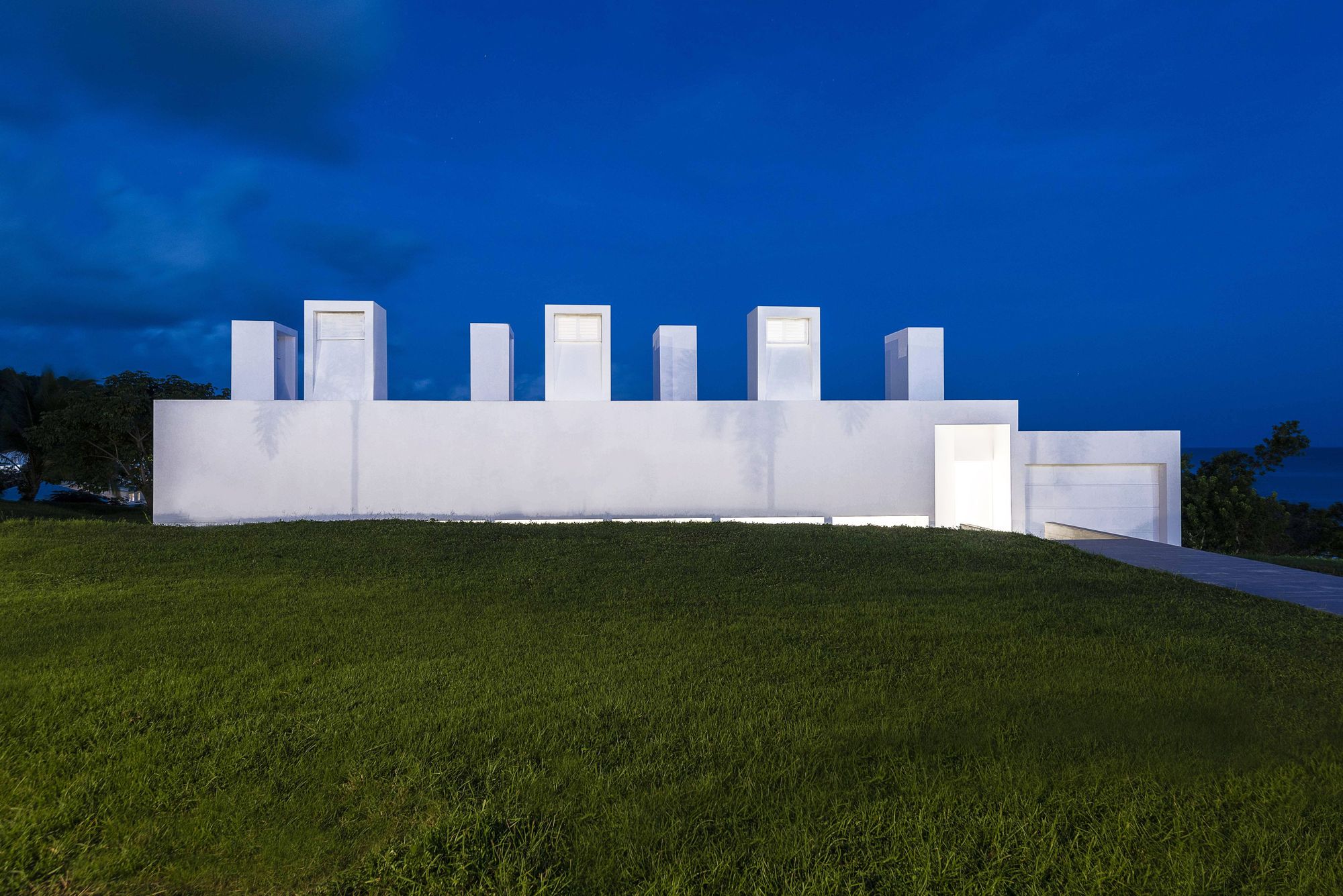 Gallery of Flores House / FUSTER + Architects - 12