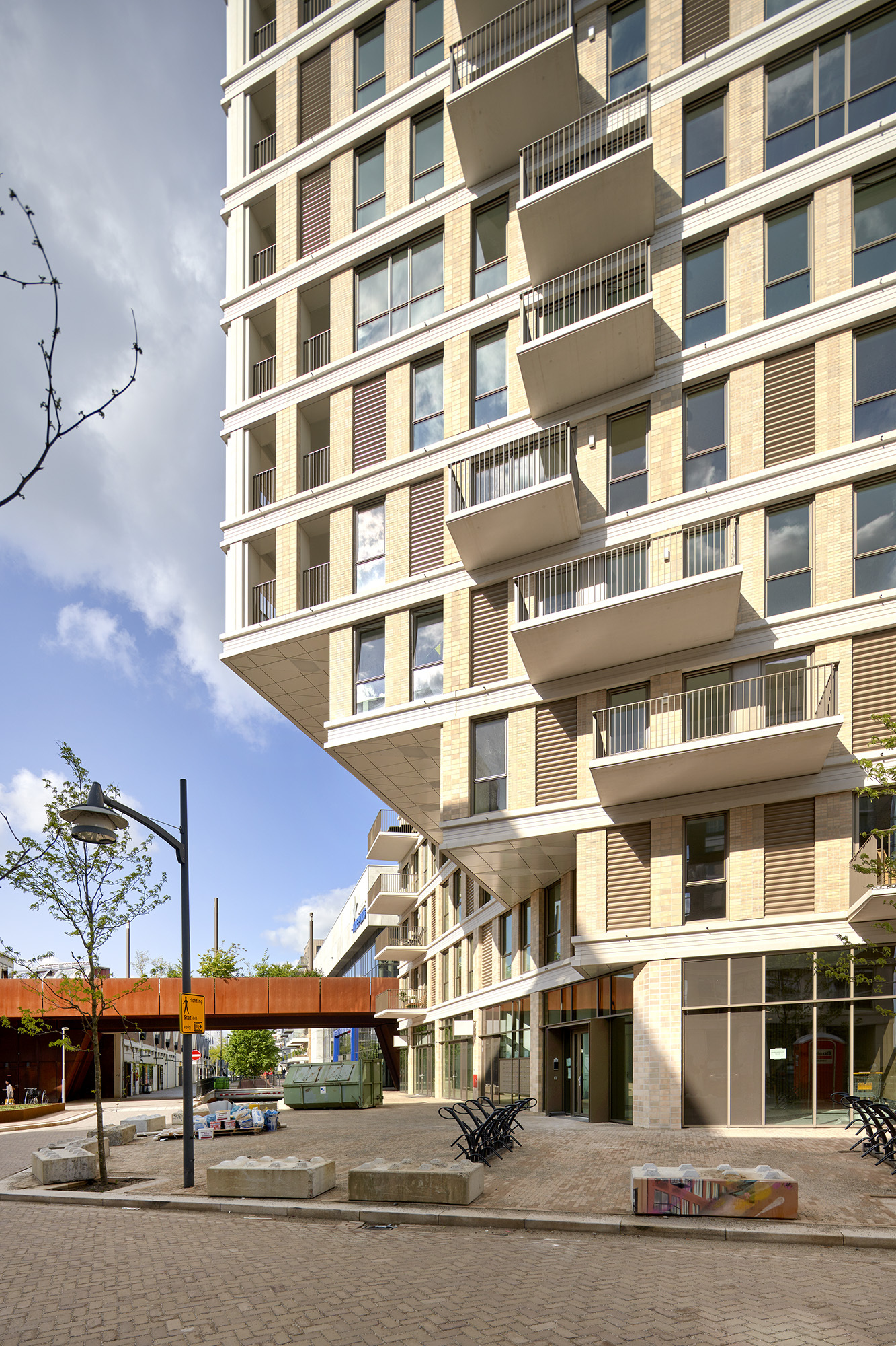 Gallery of Upstairs Mixed-Use Building / HILBERINKBOSCH Architecten - 7