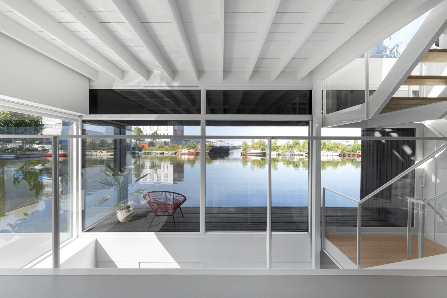 Gallery of Floating Home / i29 interior architects - 28