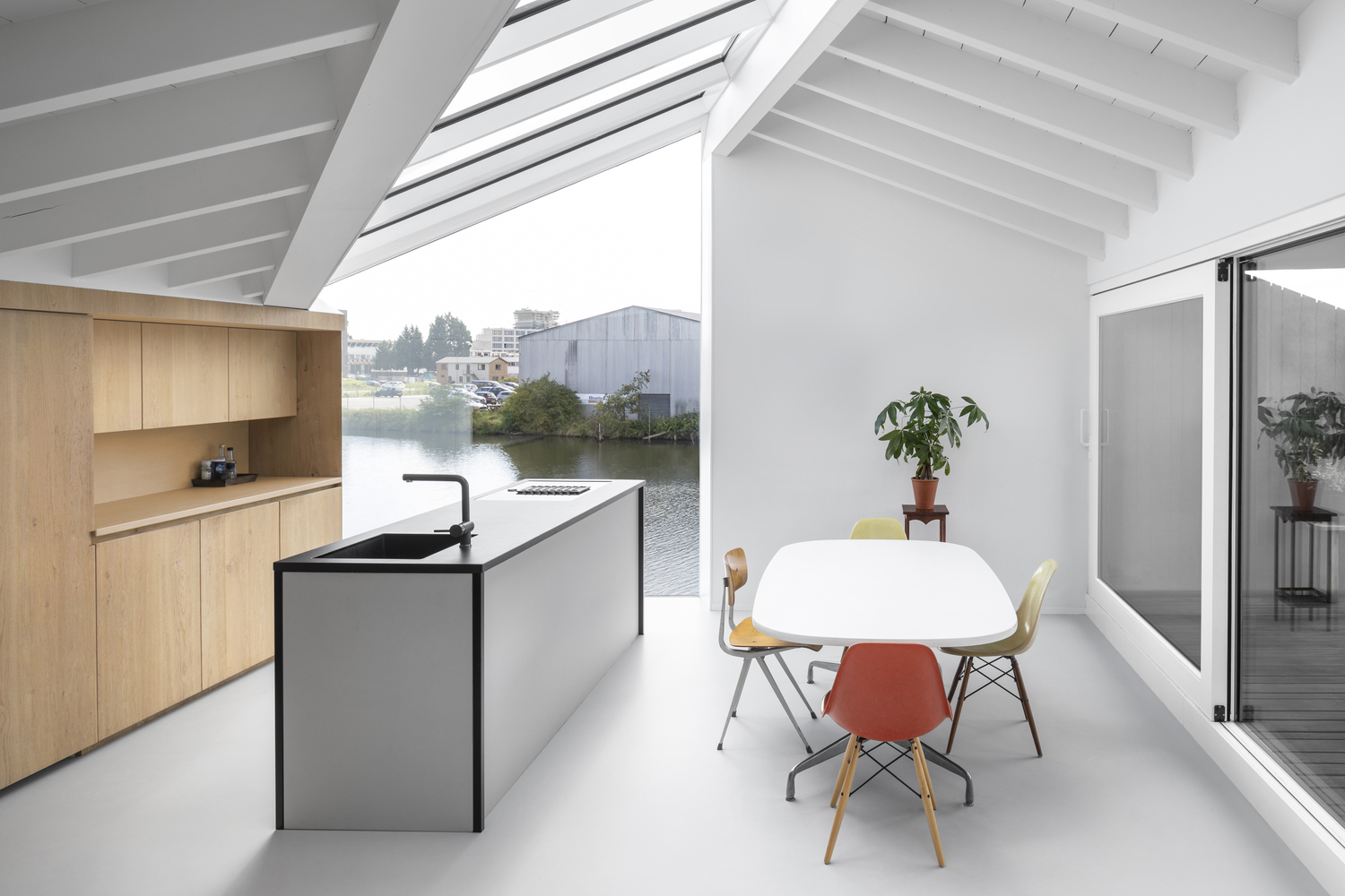 Gallery of Floating Home / i29 interior architects - 32