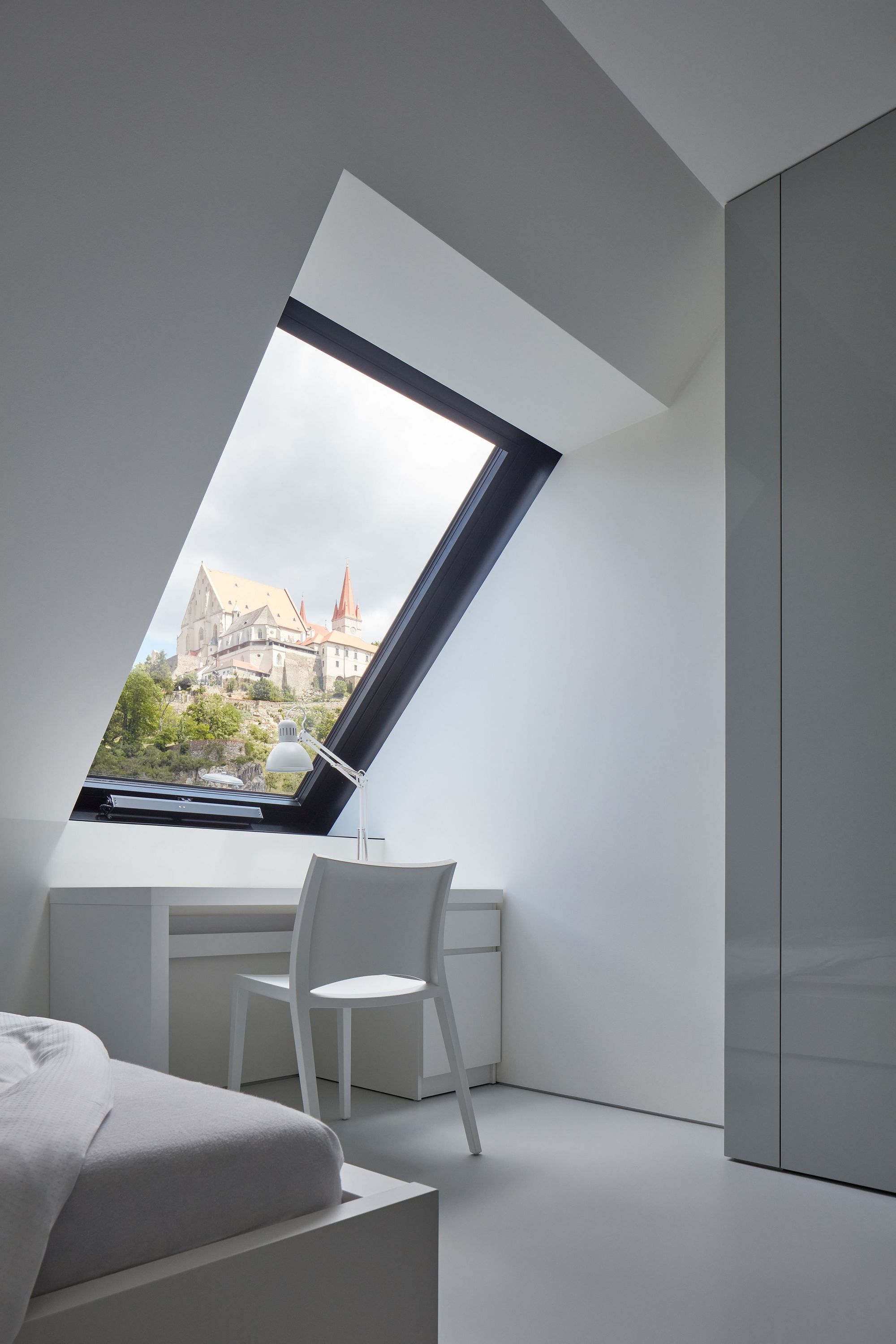 Gallery of Family House in the River Valley / Kuba & Pilar architekti - 8