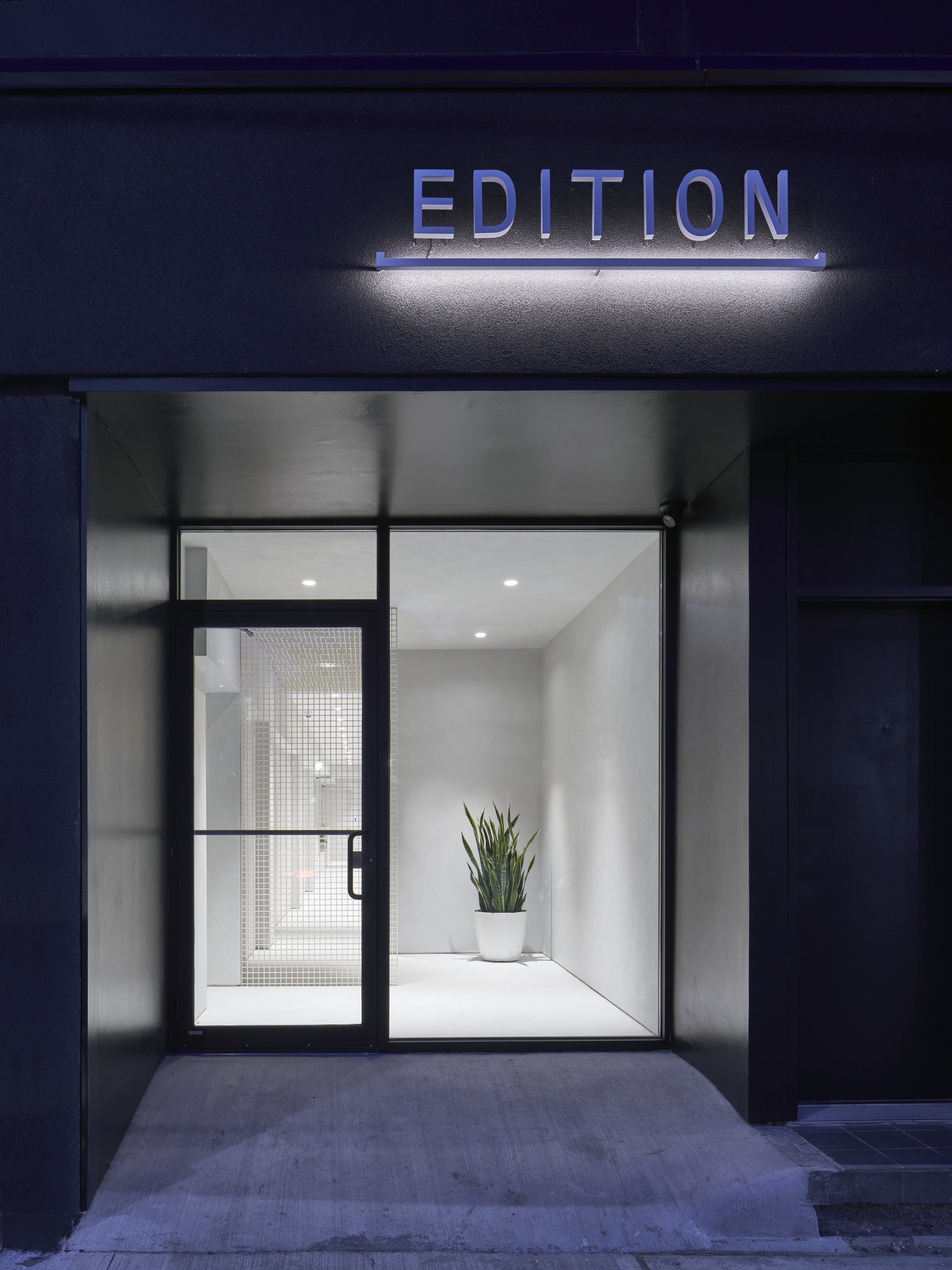 Gallery of EditionX Store / StudioAC - 4