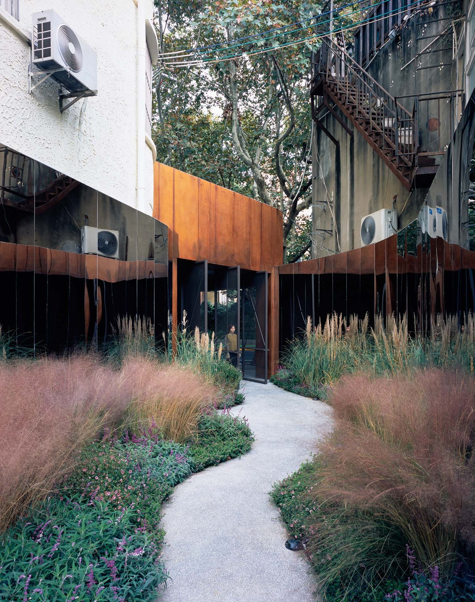 Gallery of Pocket Park on Xinhua Road, Shanghai / SHUISHI - 8