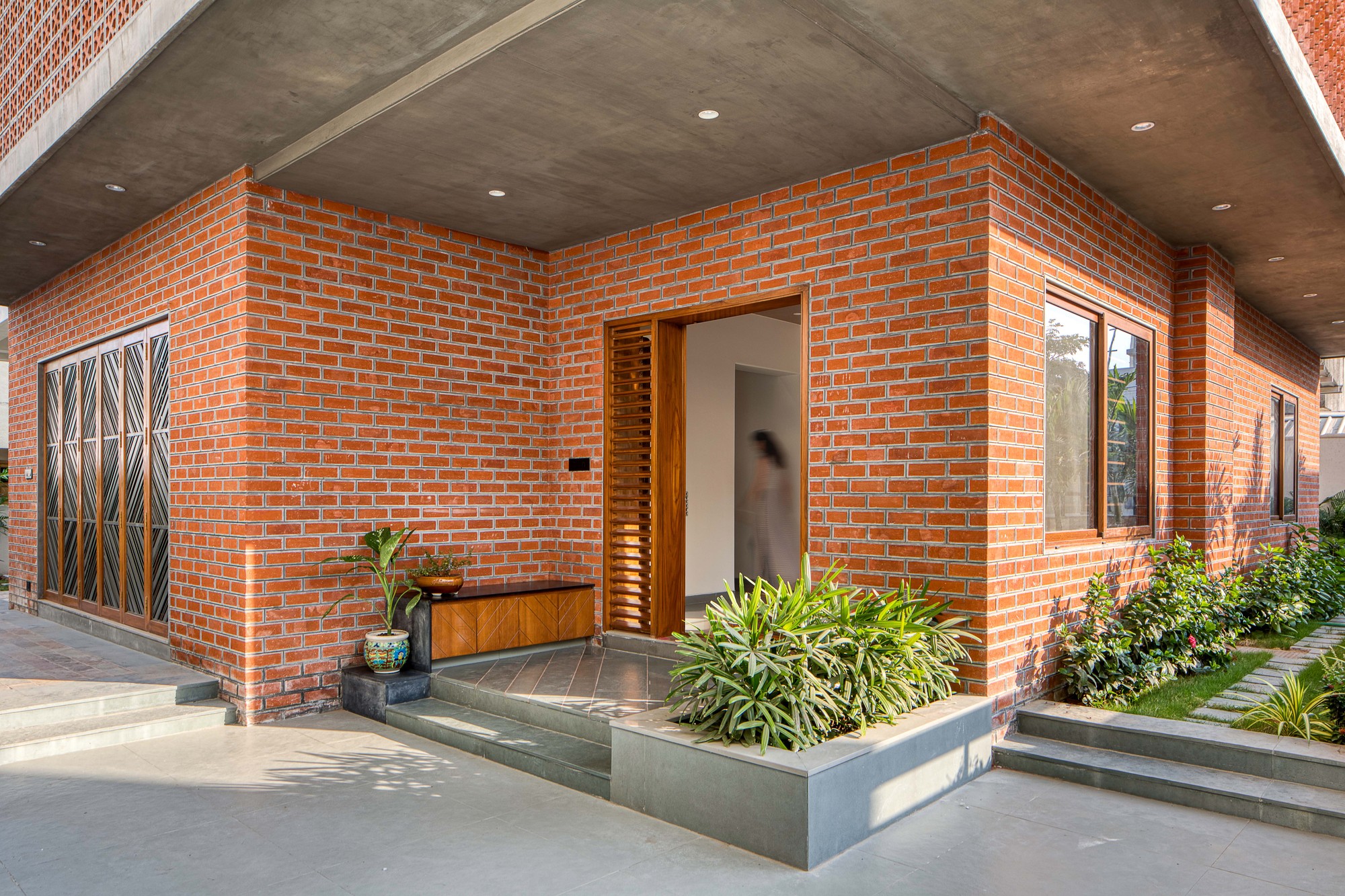Gallery of Brick Screen House / MS DESIGN STUDIO - 16