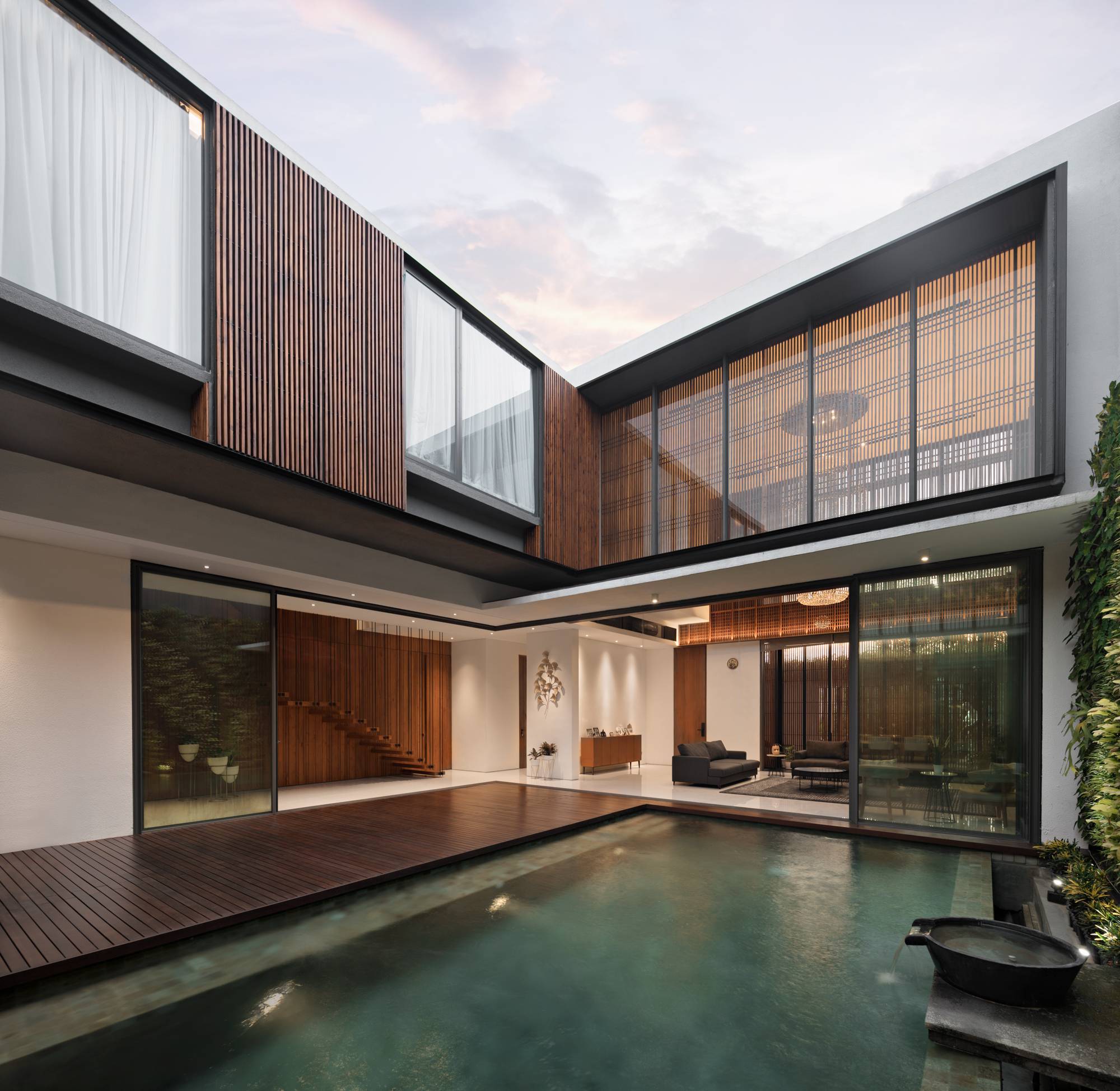 Gallery of Between 2 Courtyards House / eben - 7