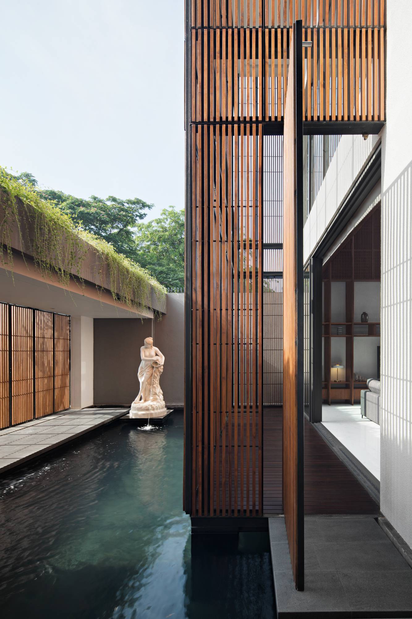 Gallery of Between 2 Courtyards House / eben - 18