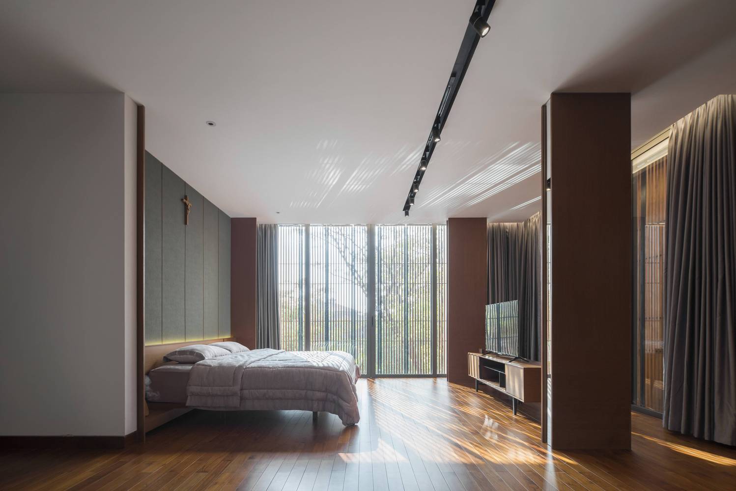 Gallery of Between 2 Courtyards House / eben - 6