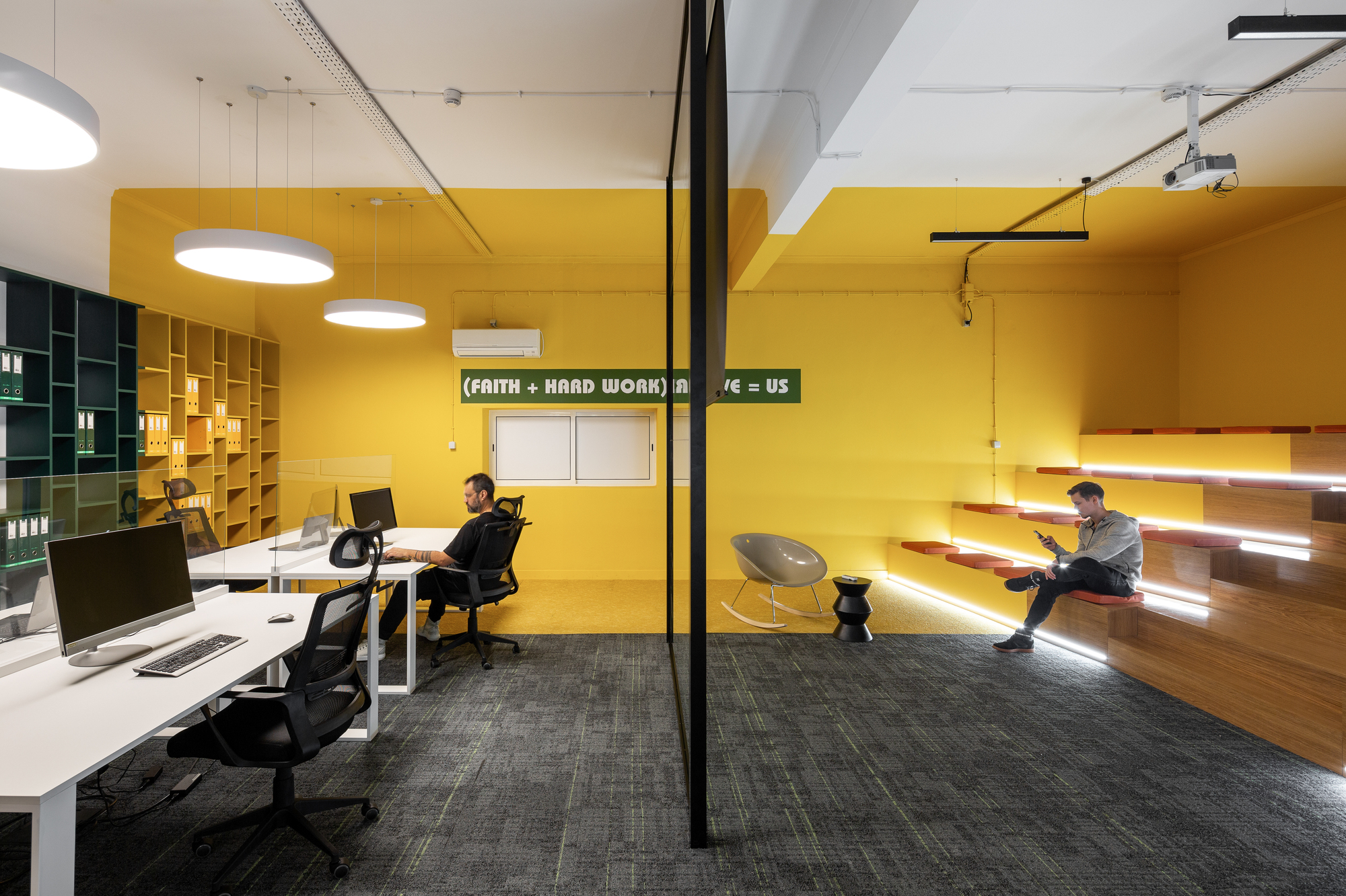 Gallery of RB Pharma Office / Galant I.D. Lda - 17