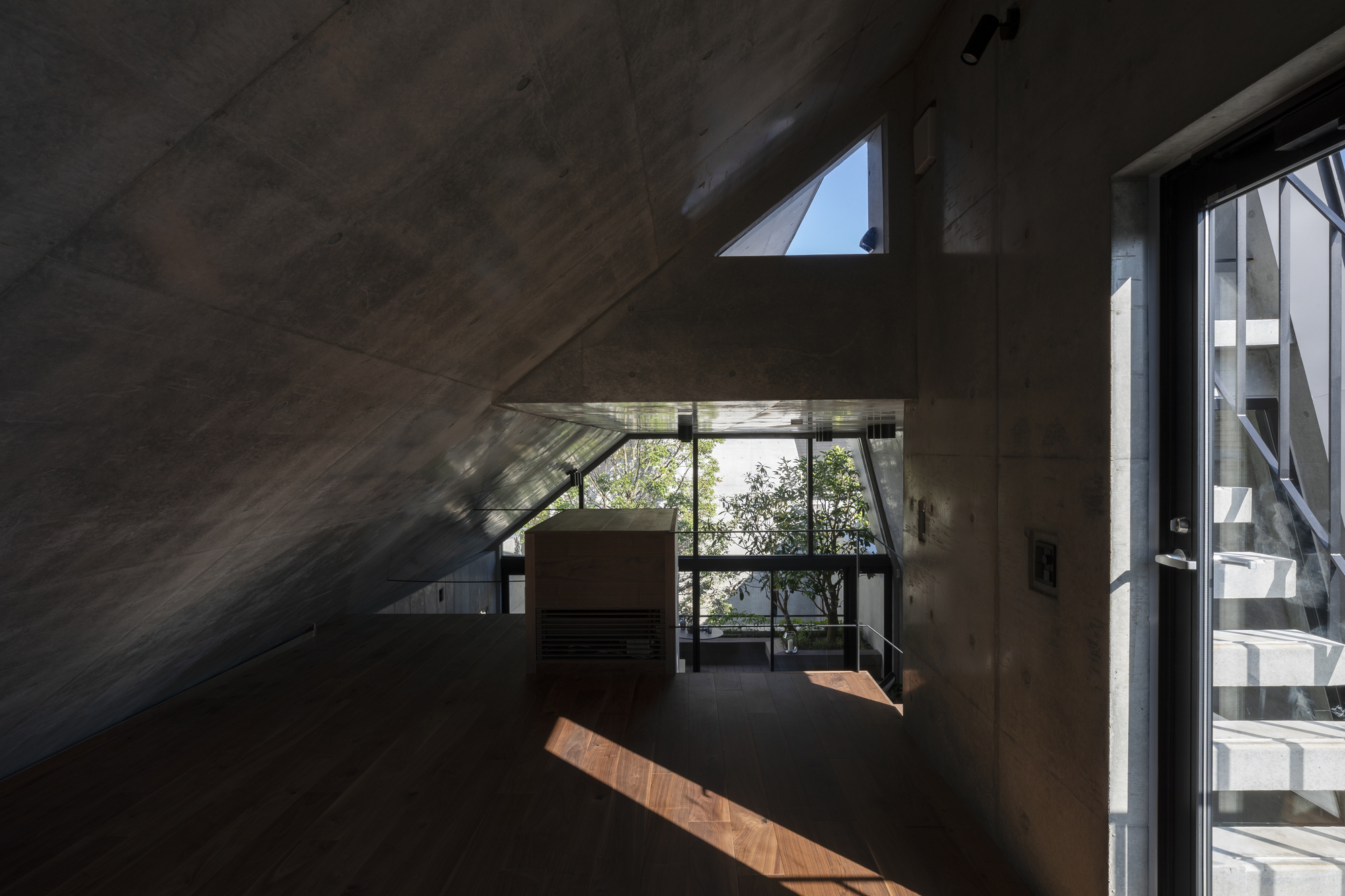 Gallery of Concrete Shell House / IKAWAYA Architects - 22
