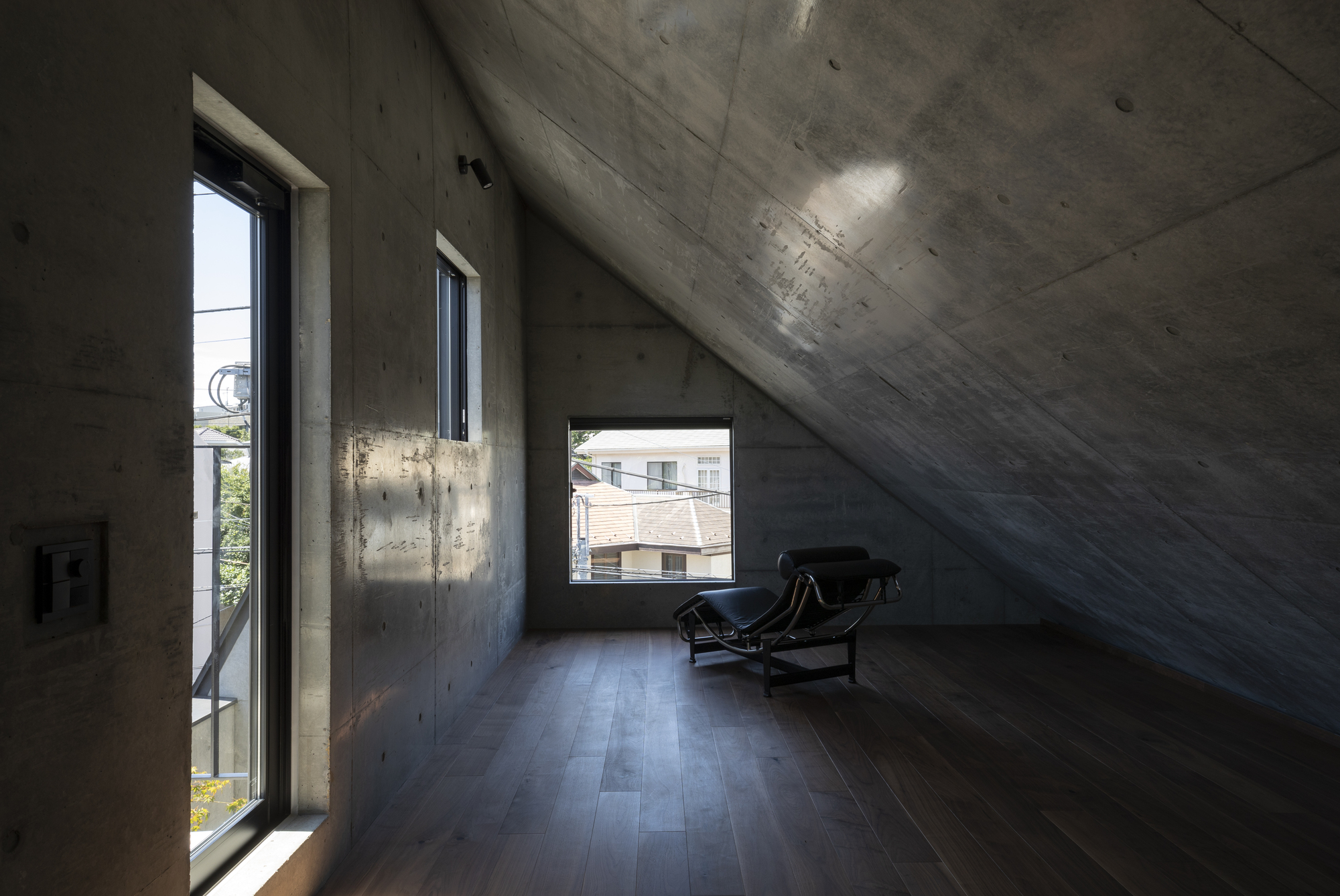Gallery of Concrete Shell House / IKAWAYA Architects - 25