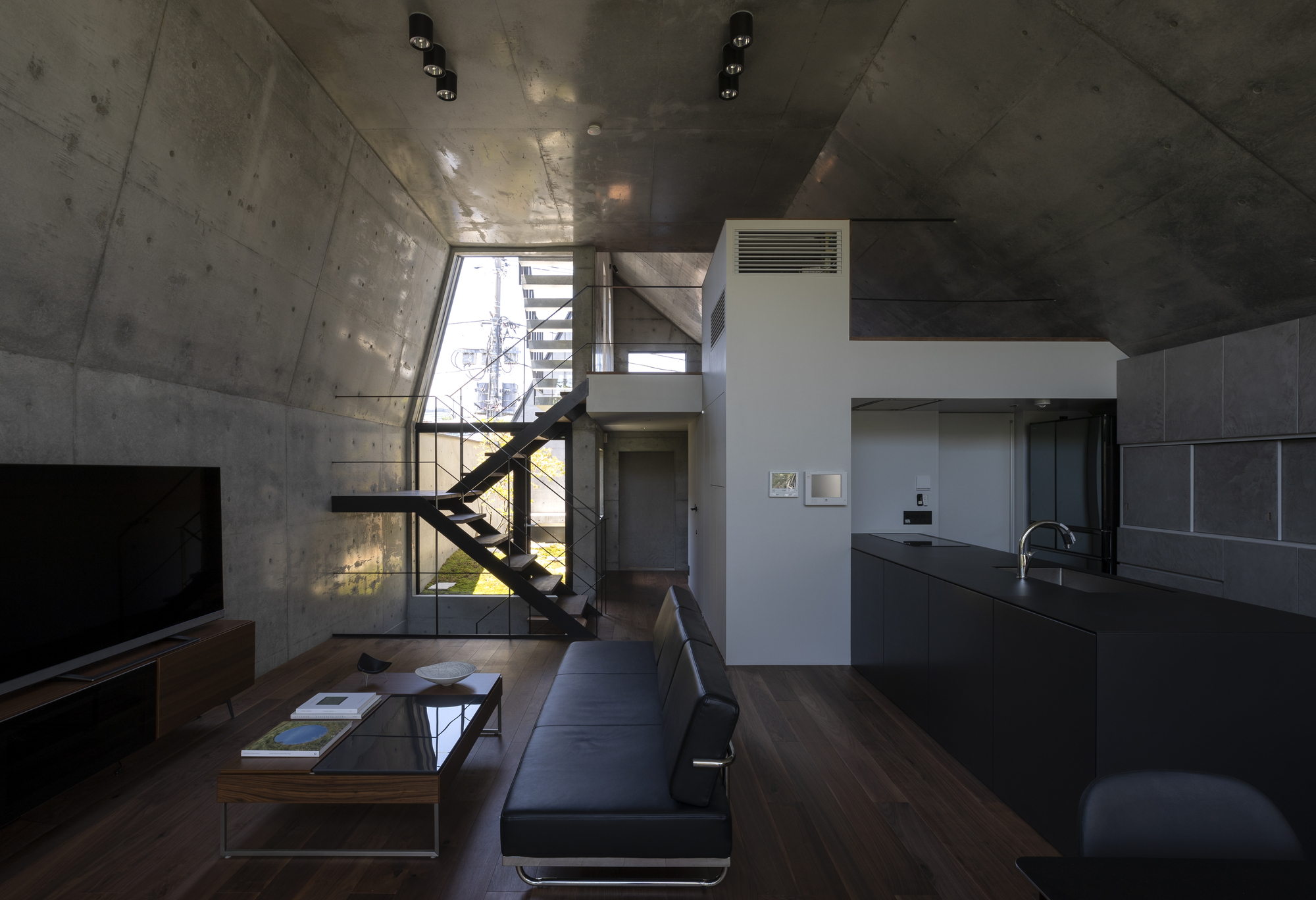 Gallery of Concrete Shell House / IKAWAYA Architects - 2