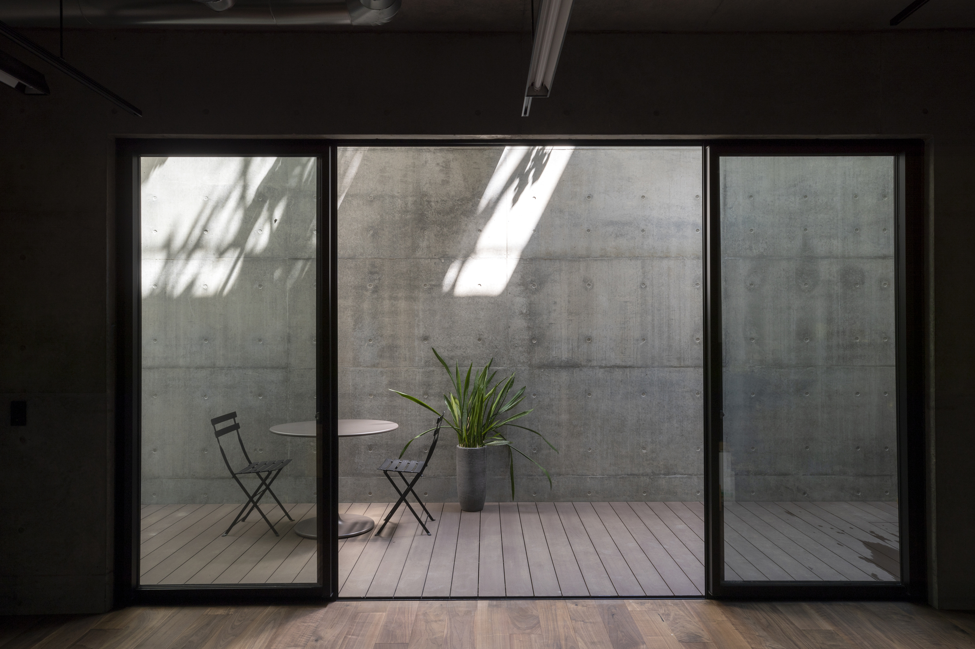 Gallery of Concrete Shell House / IKAWAYA Architects - 16