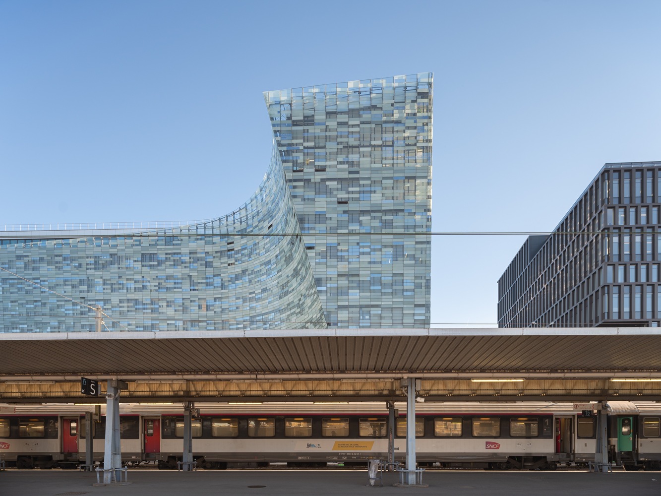 Gallery of Le Monde Office Building / Snøhetta + SRA Architects - 17