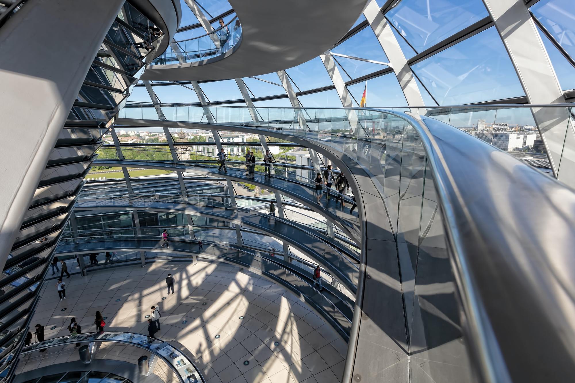 Gallery of Transparent Buildings and the Illusion of Democracy - 7