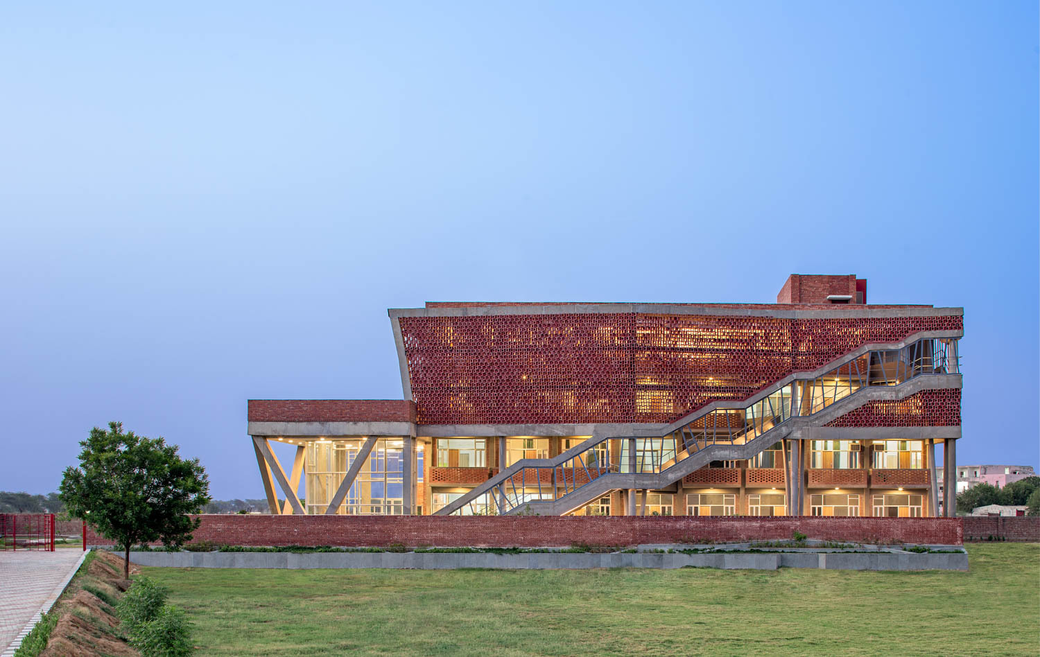 Gallery of St. Andrews Girls Hostel / Zero Energy Design Lab - 9