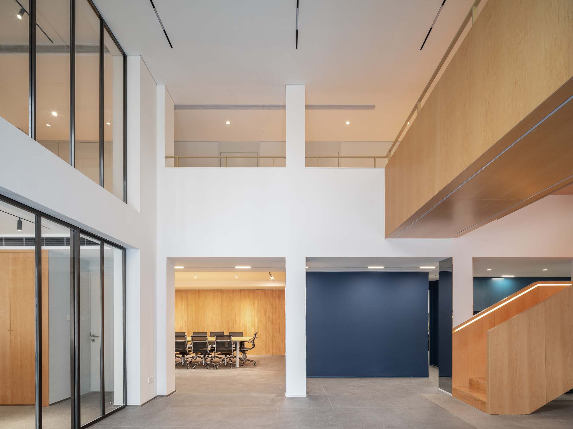 Gallery of Office Villa Renovation in FFC Shanghai / HCCH Studio - 11