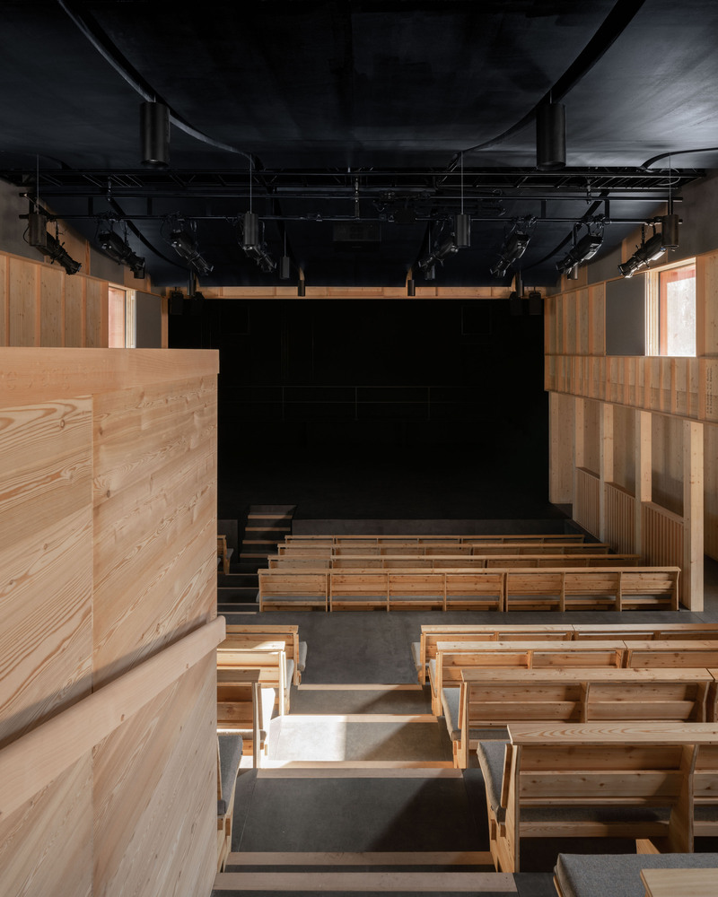 Gallery of David Brownlow Theatre / Jonathan Tuckey Design - 34