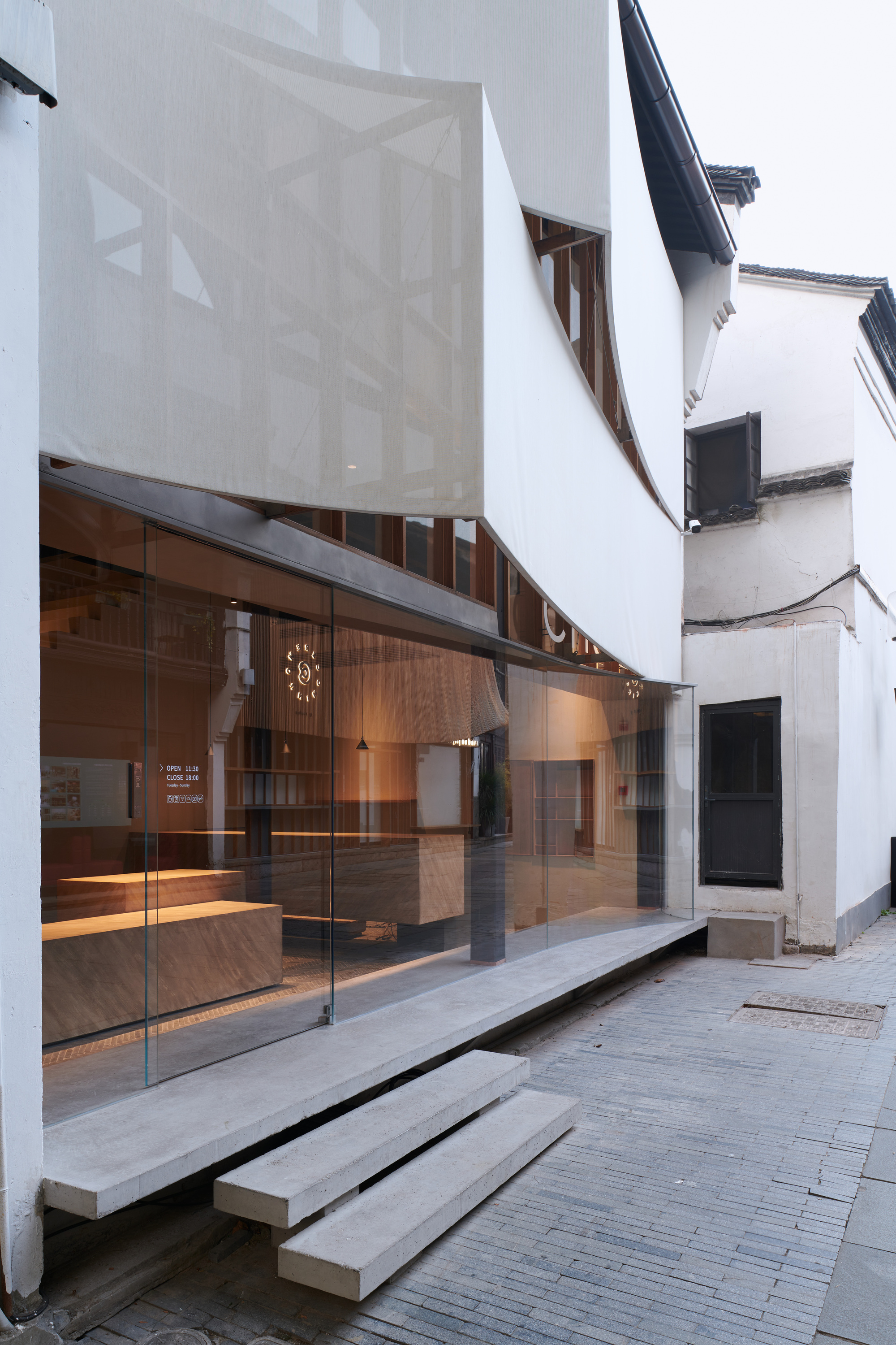 Gallery of CHA Talk Tea House / AIR Architects - 4