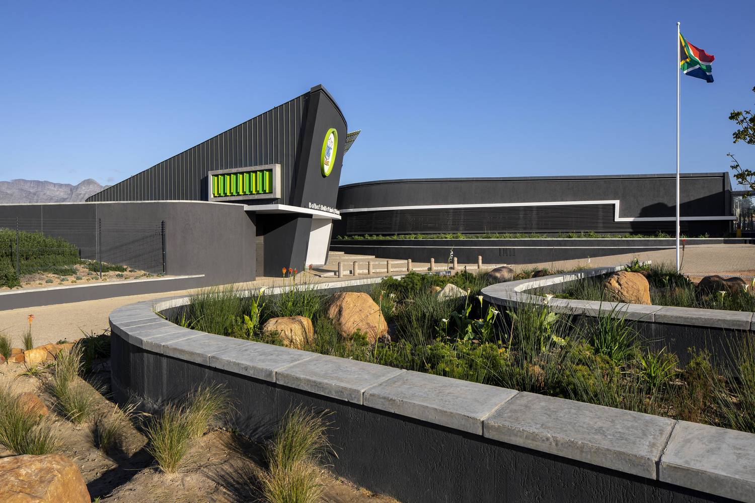 Gallery of Botha's Halte Primary School / Meyer & Associates Architects ...