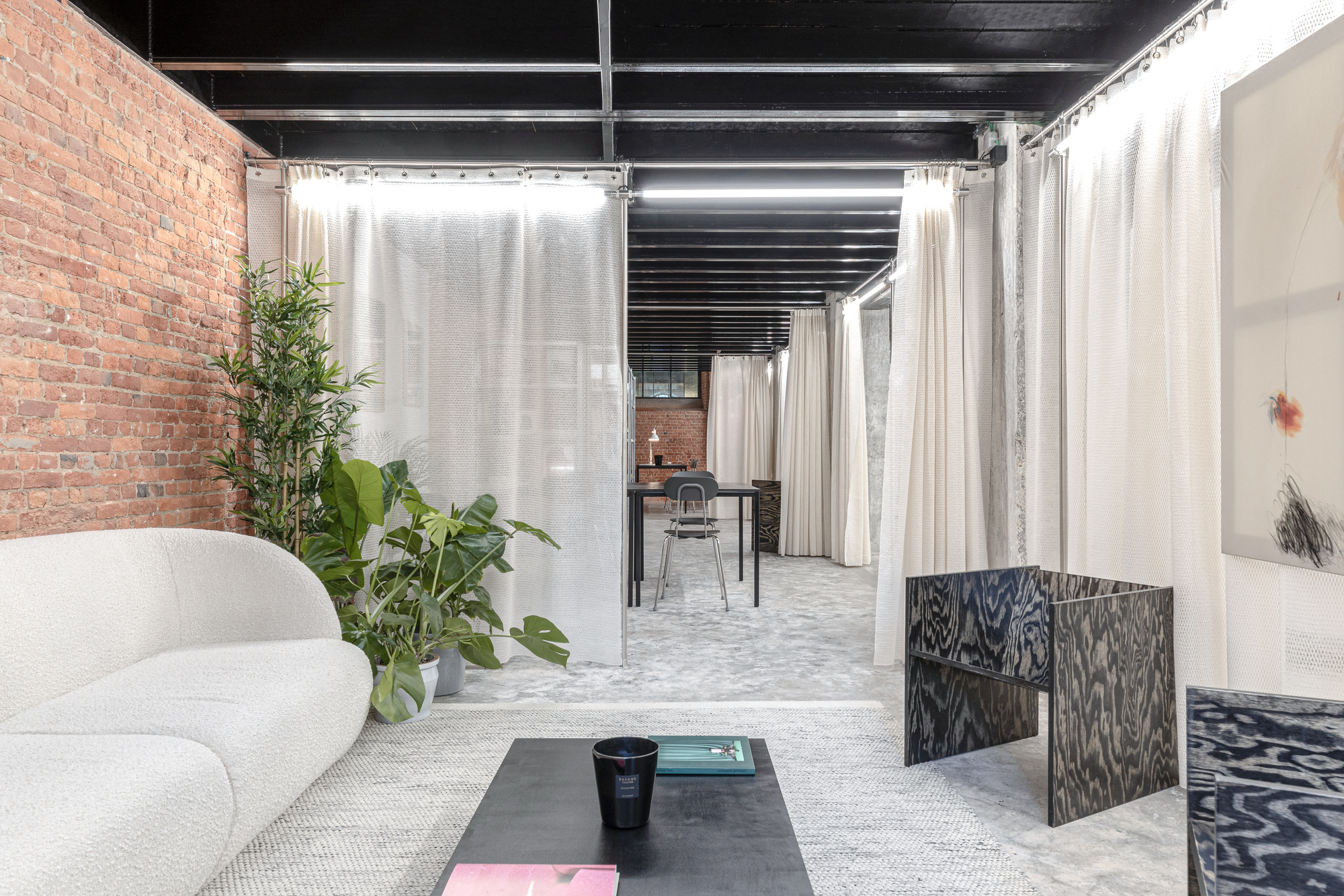 Gallery of Obsidian Gallery / Midnight Green - 1