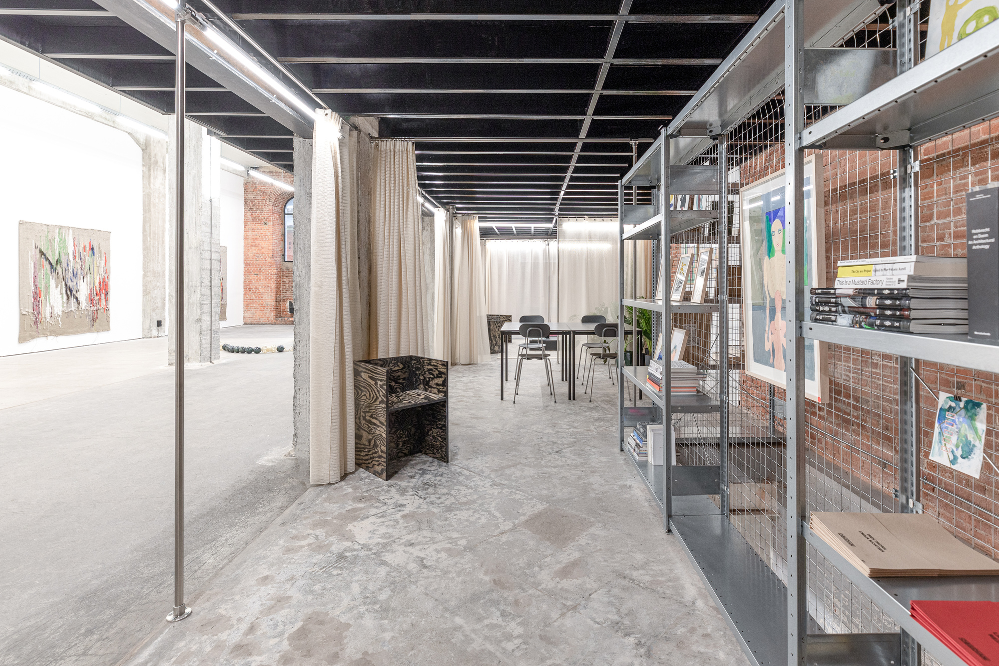 Gallery of Obsidian Gallery / Midnight Green - 4