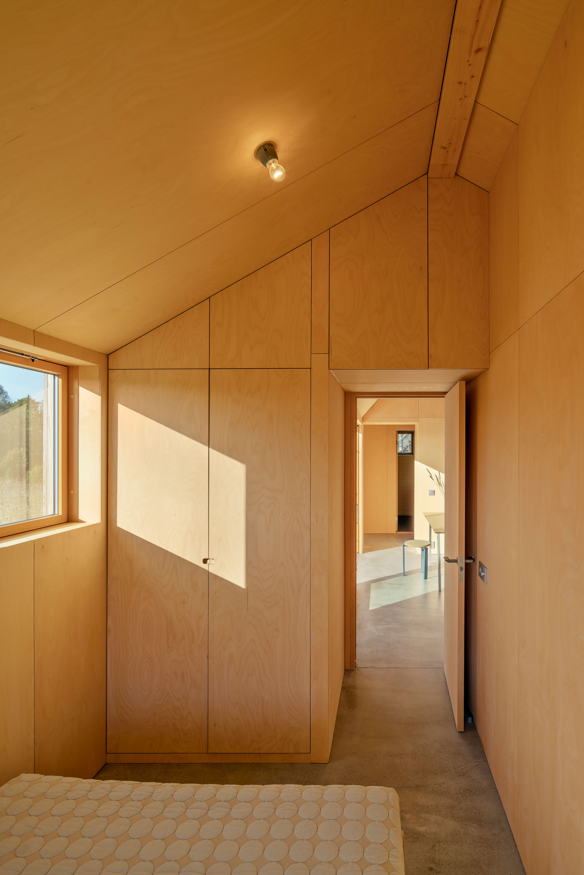Gallery of Field House / Lookofsky Architecture - 16