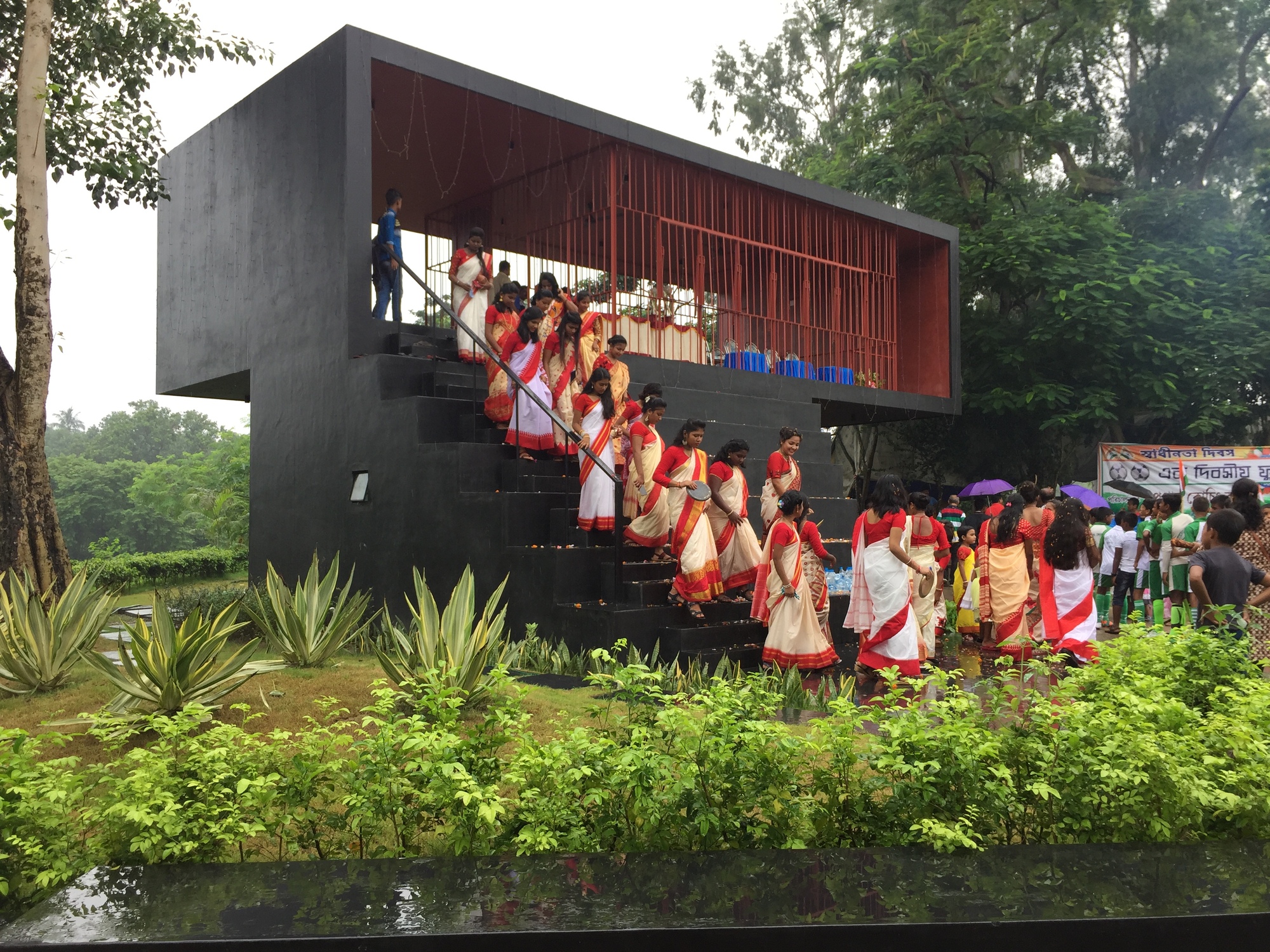 Gallery of Waterfront Clubhhouse / Abin Design Studio - 12