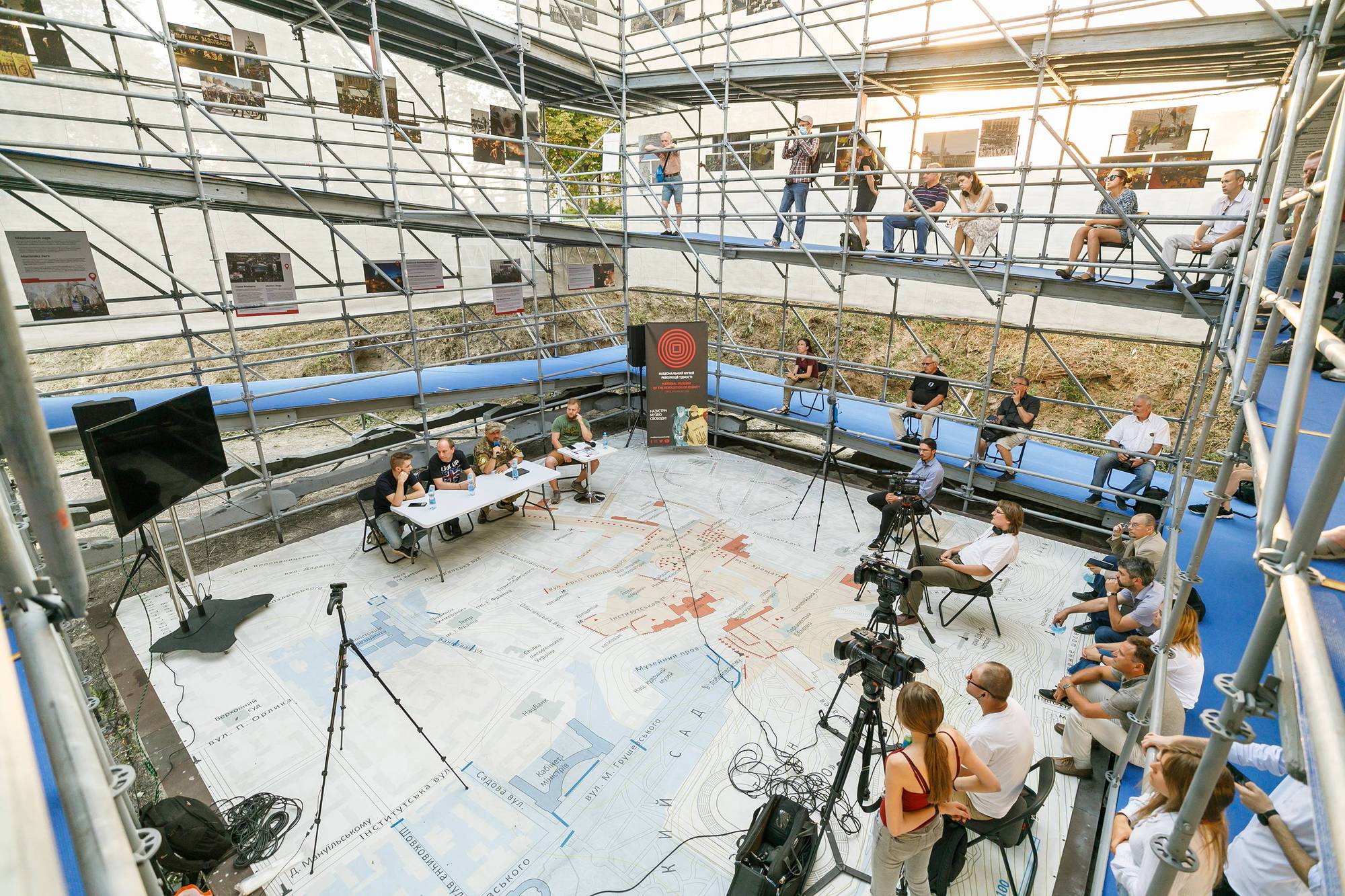 Gallery of CUBE Temporary Exhibition Pavilion / urban curators + Iegor ...