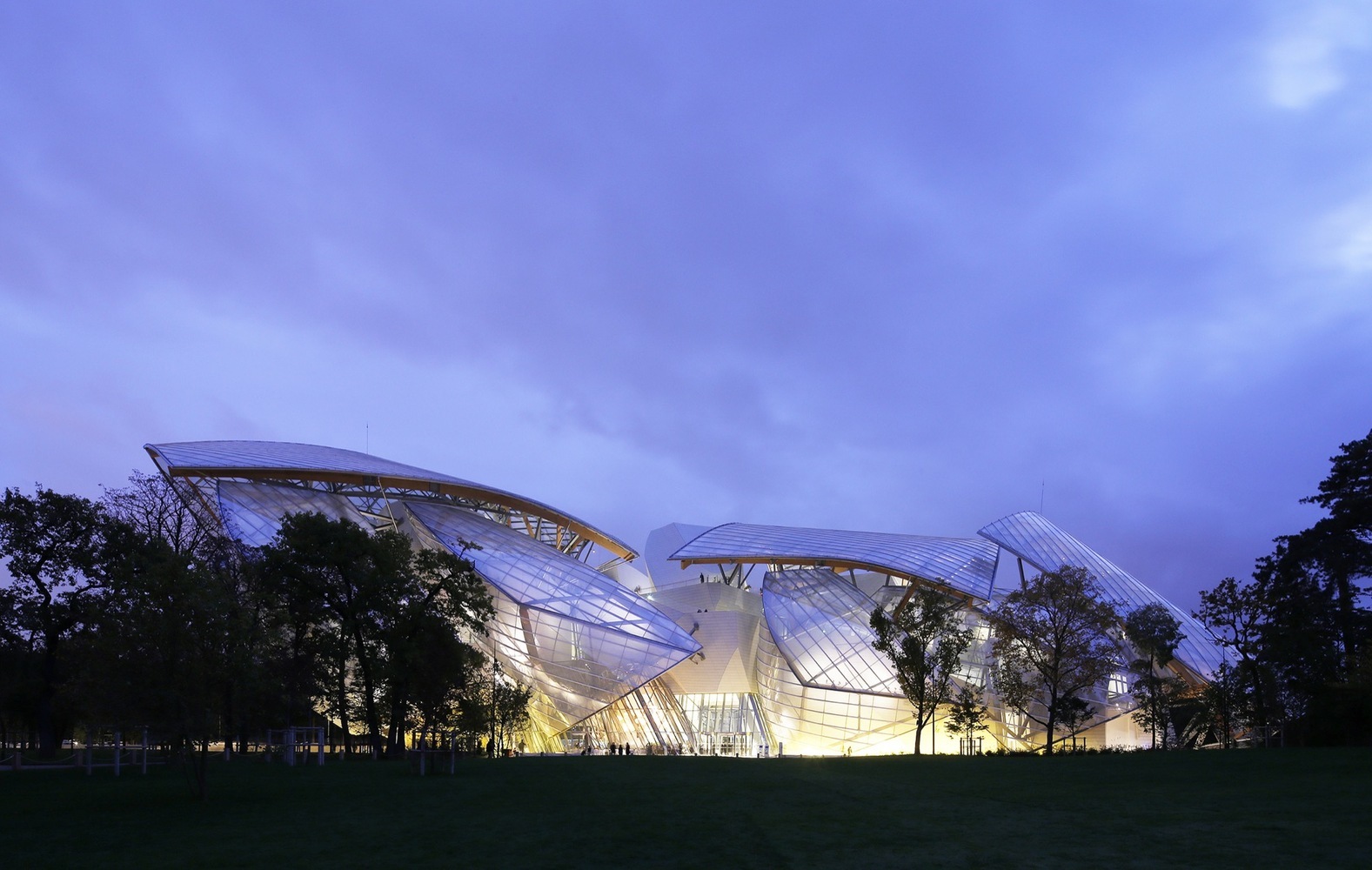 Frank Gehry: comprometimento com a forma | ArchDaily Brasil