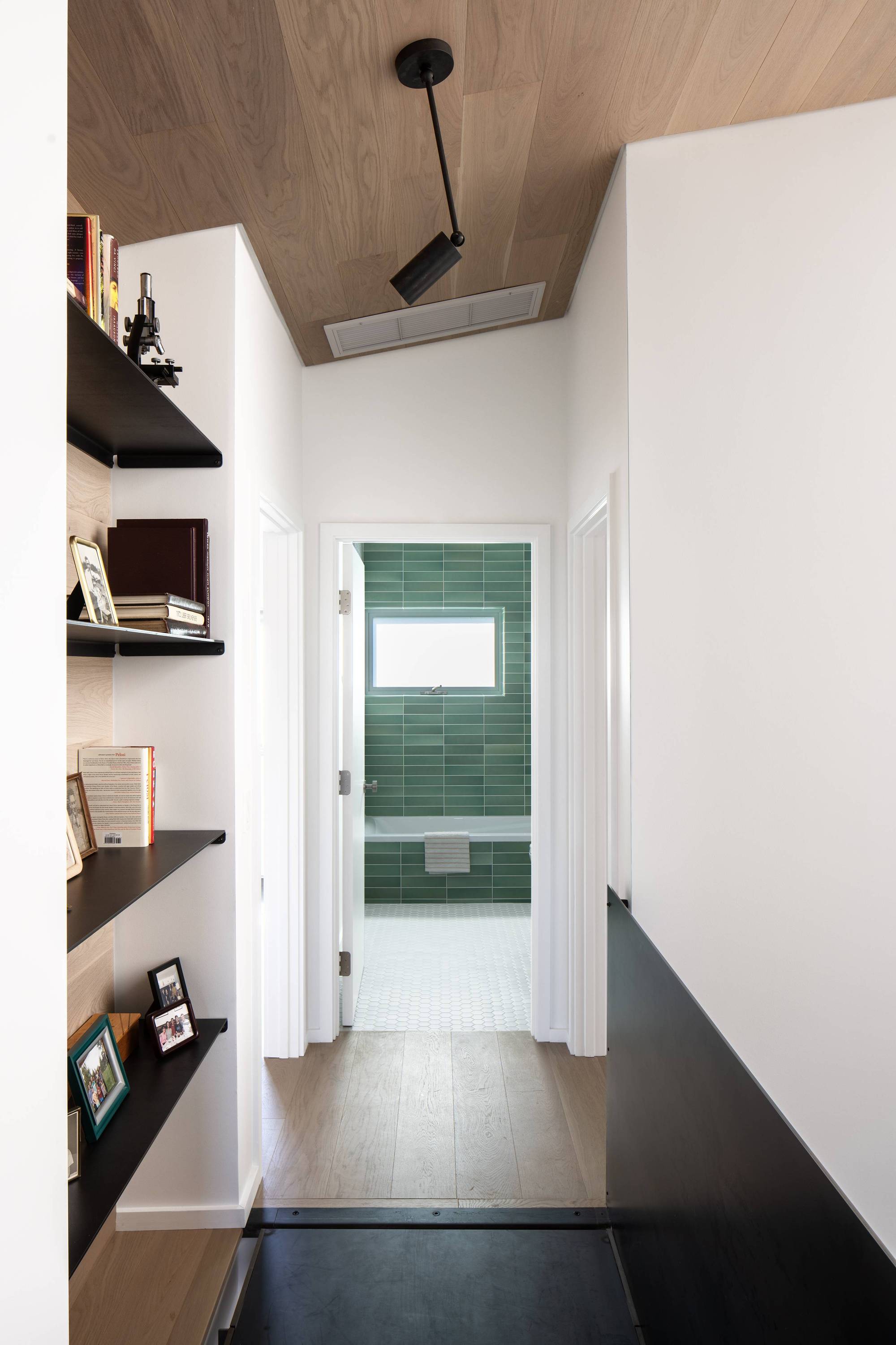 Gallery of 512 House / Traction Architecture - 29