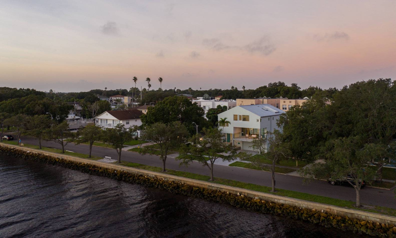 Gallery of 512 House / Traction Architecture - 13