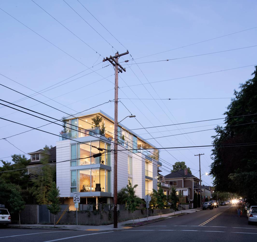 Gallery of Skyview House / William / Kaven Architecture - 8