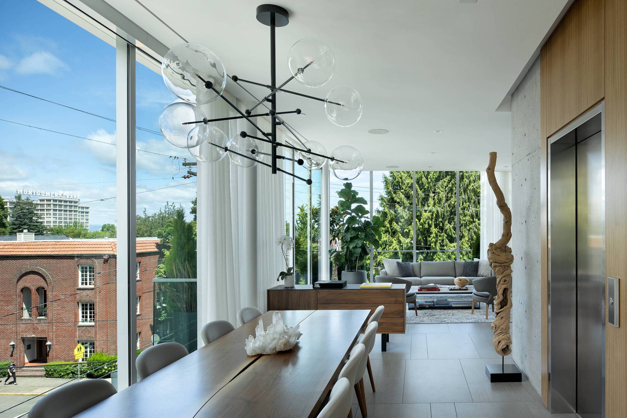 Gallery of Skyview House / William / Kaven Architecture - 15