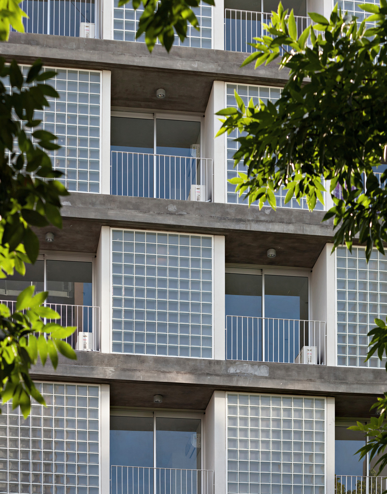 Gallery of Glass Bricks in Argentine Houses: Achieving Natural Light ...