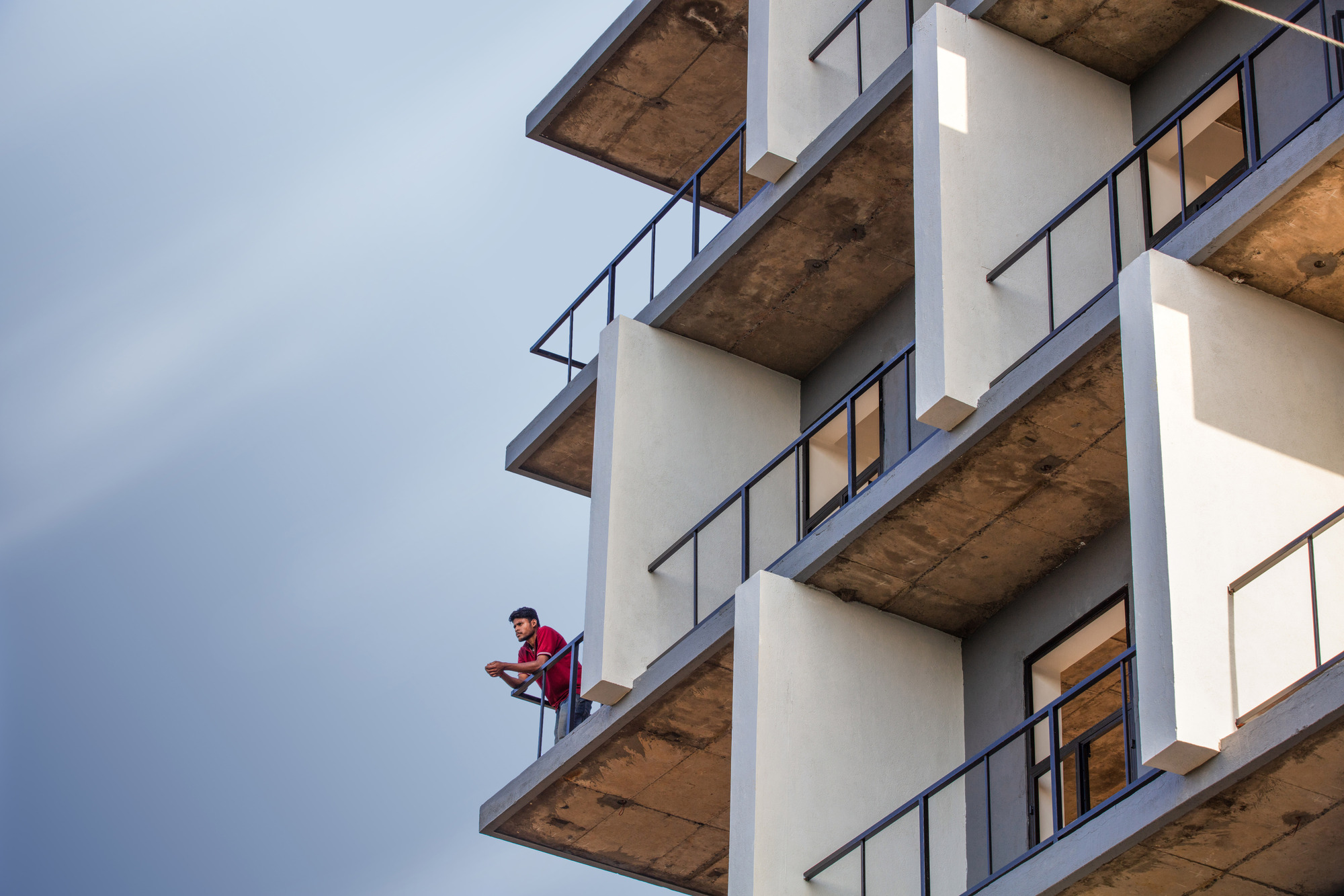 Gallery of Flying Walls Hostel / Dhulia Architecture Design Studio - 11