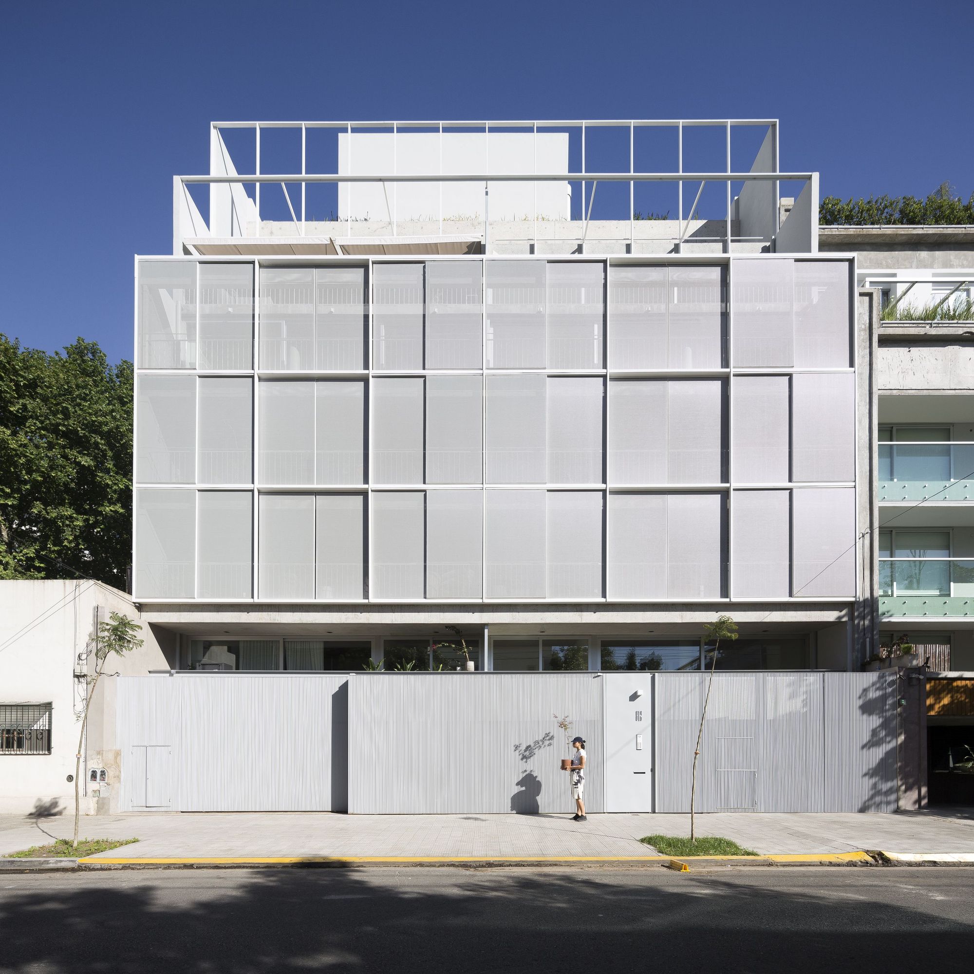 Galería de Edificio de viviendas Sucre 812 / Ana Smud + Alberto Smud - 15