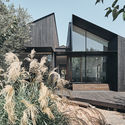 Gallery of A touch of New House / Aristides Dallas Architects - 15