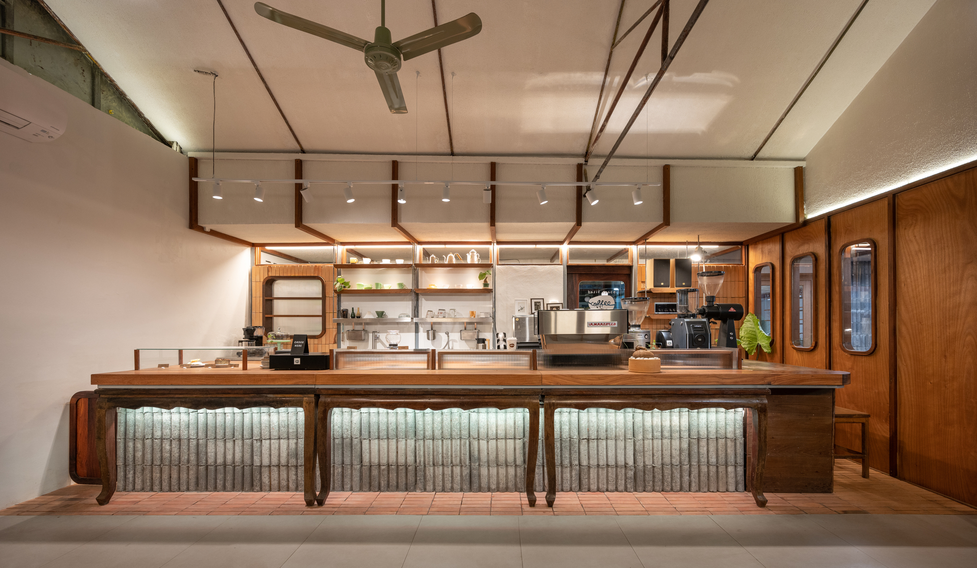 Gallery of Basic Space Coffee / BodinChapa Architects - 34