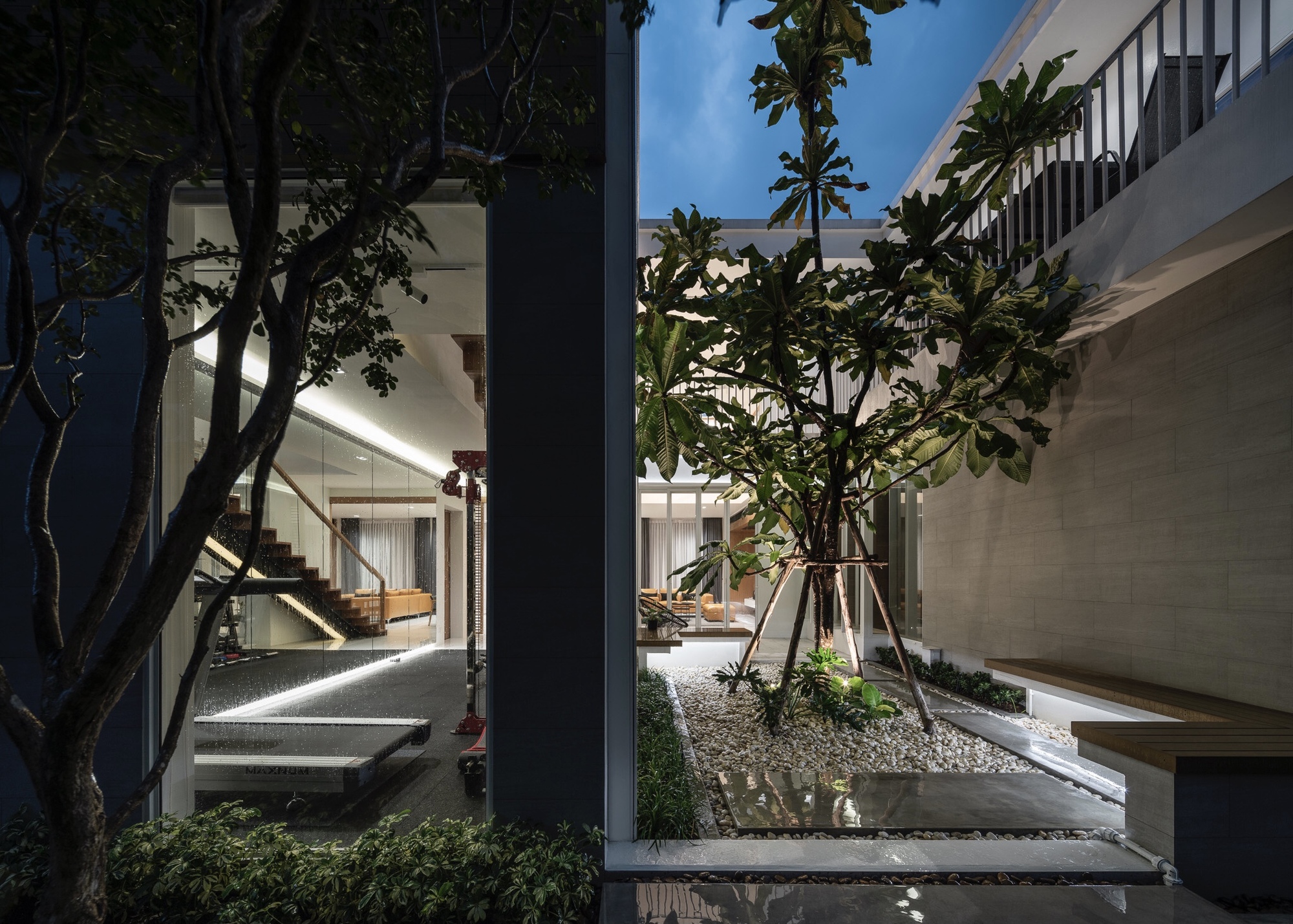 Gallery of 81 Trans-(parent) House / TOUCH Architect - 7