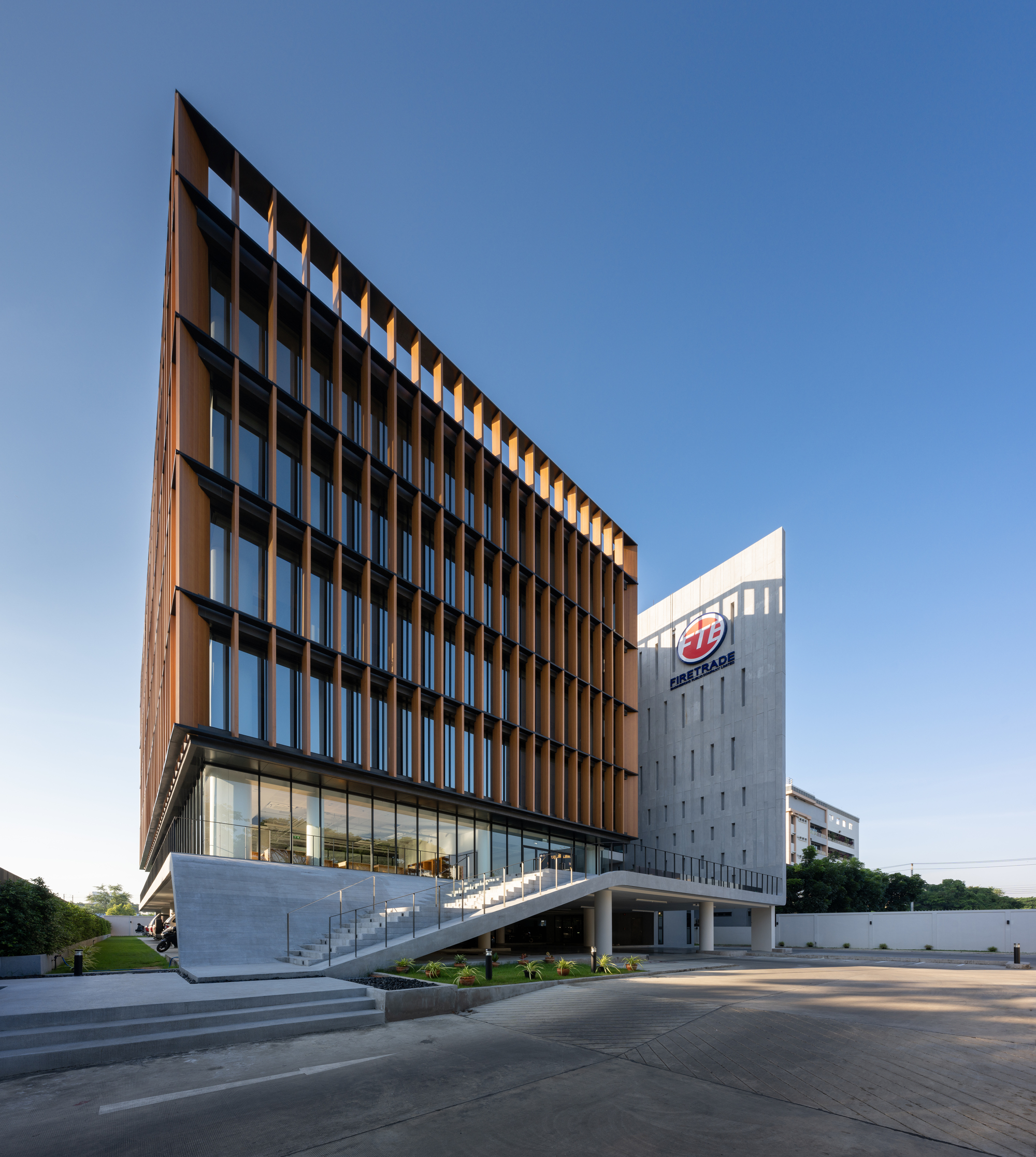Gallery of FTE Office Building / Plan Architect - 13