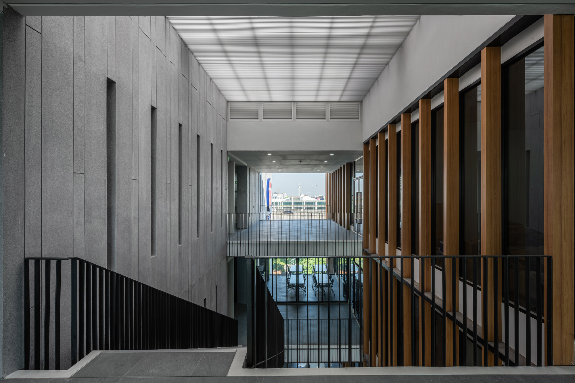Gallery of FTE Office Building / Plan Architect - 10