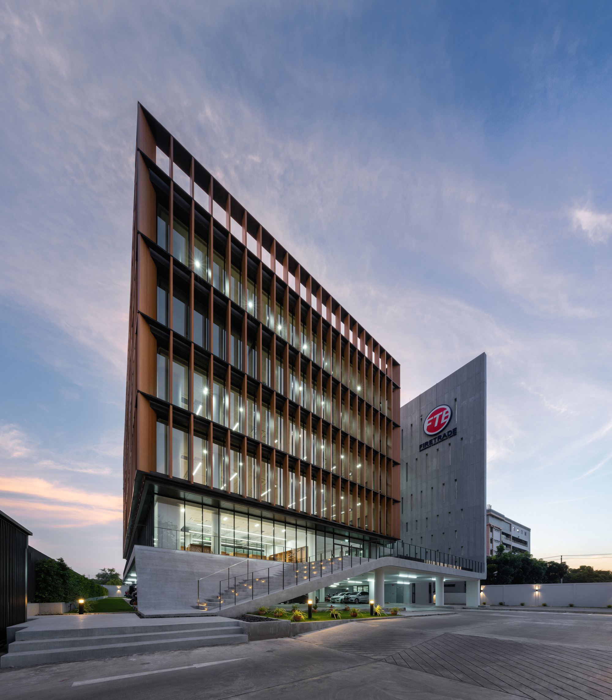 Gallery of FTE Office Building / Plan Architect - 8