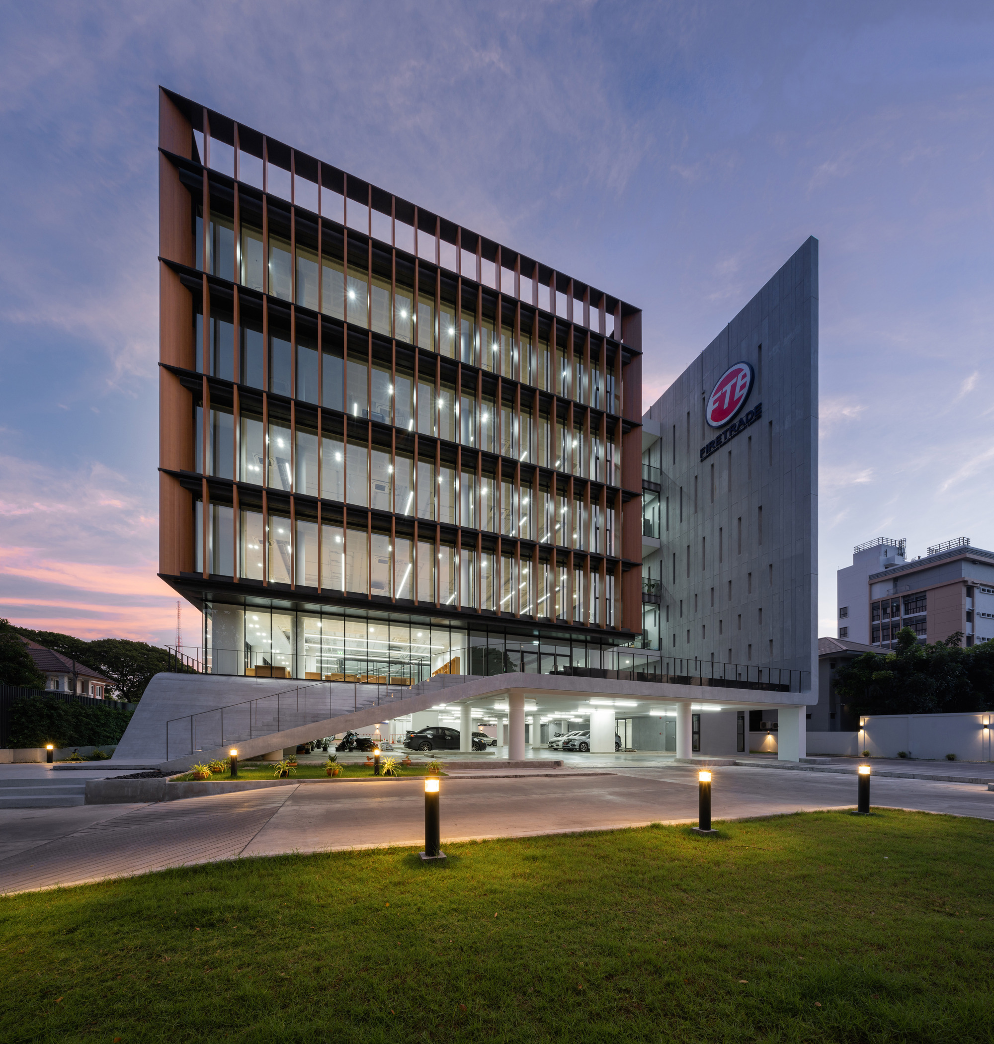 Gallery of FTE Office Building / Plan Architect - 7