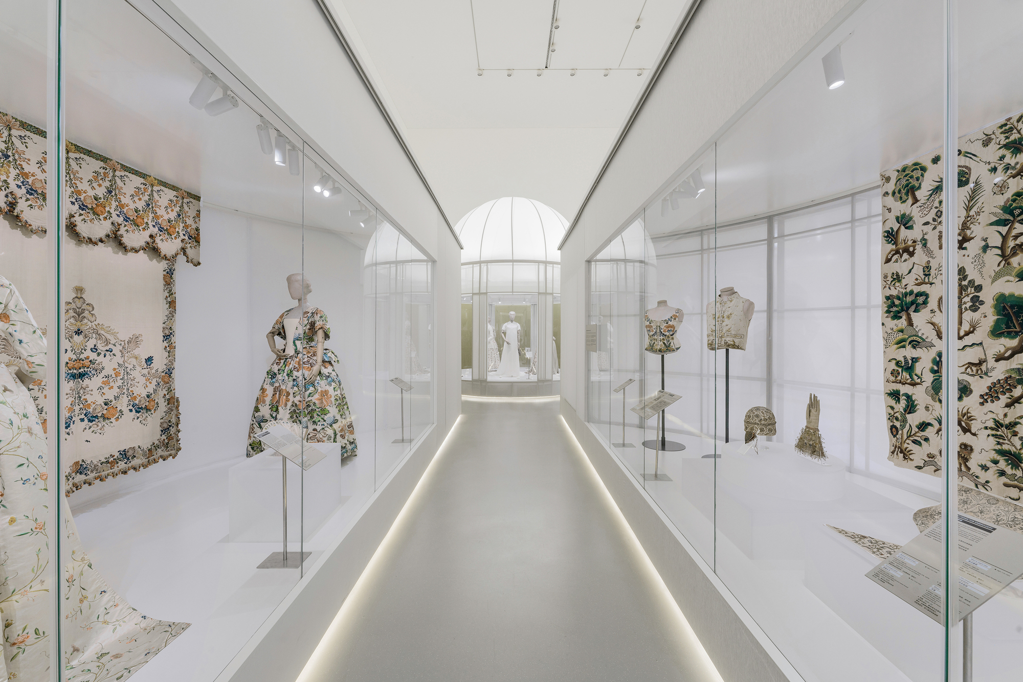 Gallery of Spatial Design of the Exhibition Fashioned from Nature ...